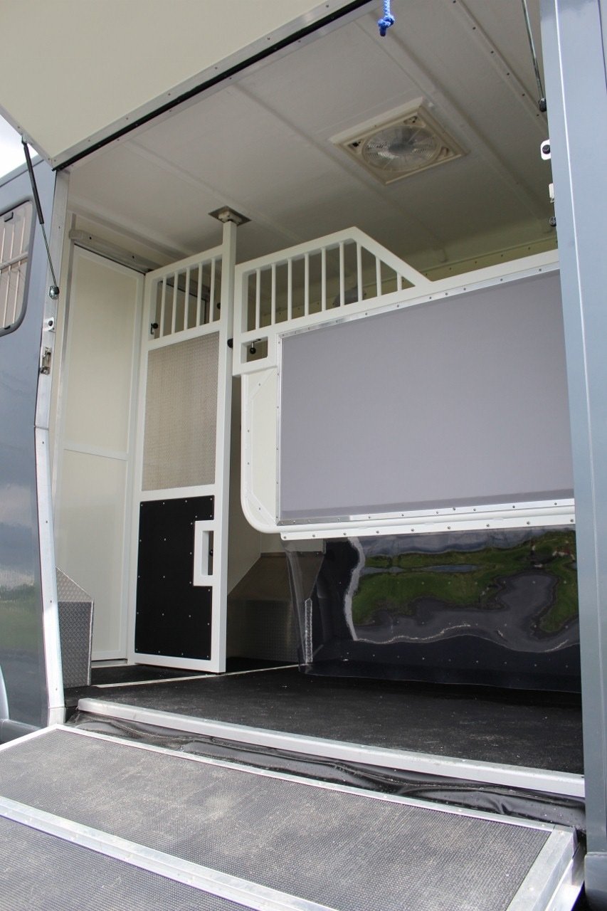 Boss Horse Boxes Based in Flint North Wales