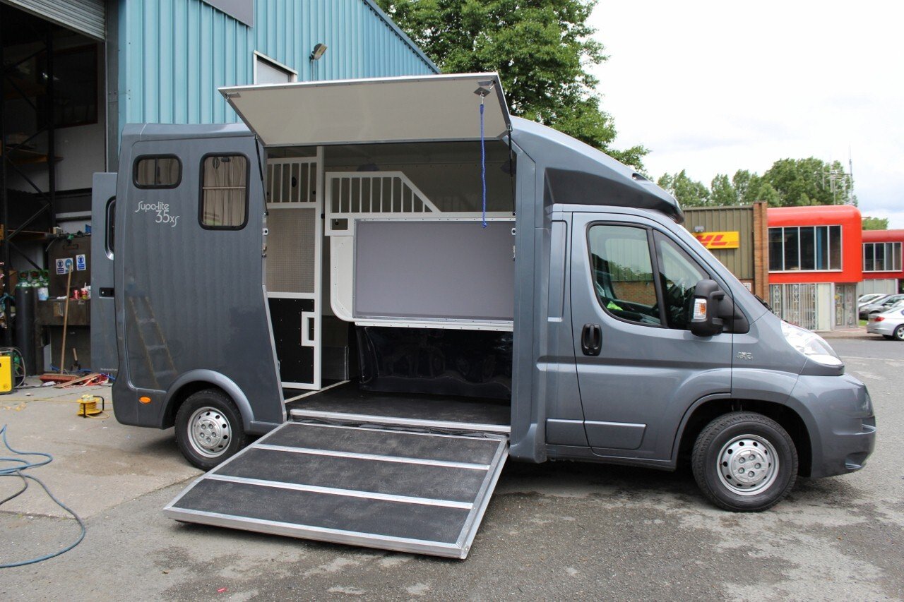 Boss Horse Boxes Based in Flint North Wales