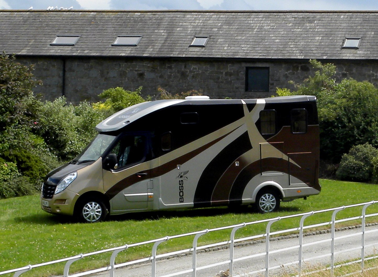 Boss Horse Boxes Based in Flint North Wales