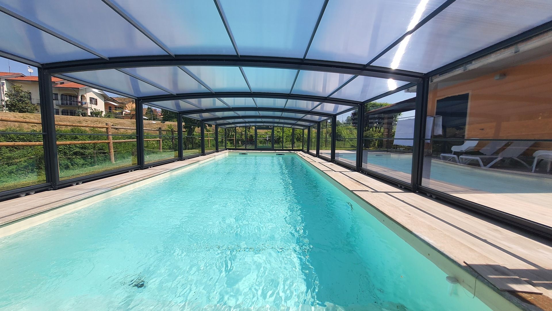 Linea Easy Telescopica: tapparelle per copertura piscine