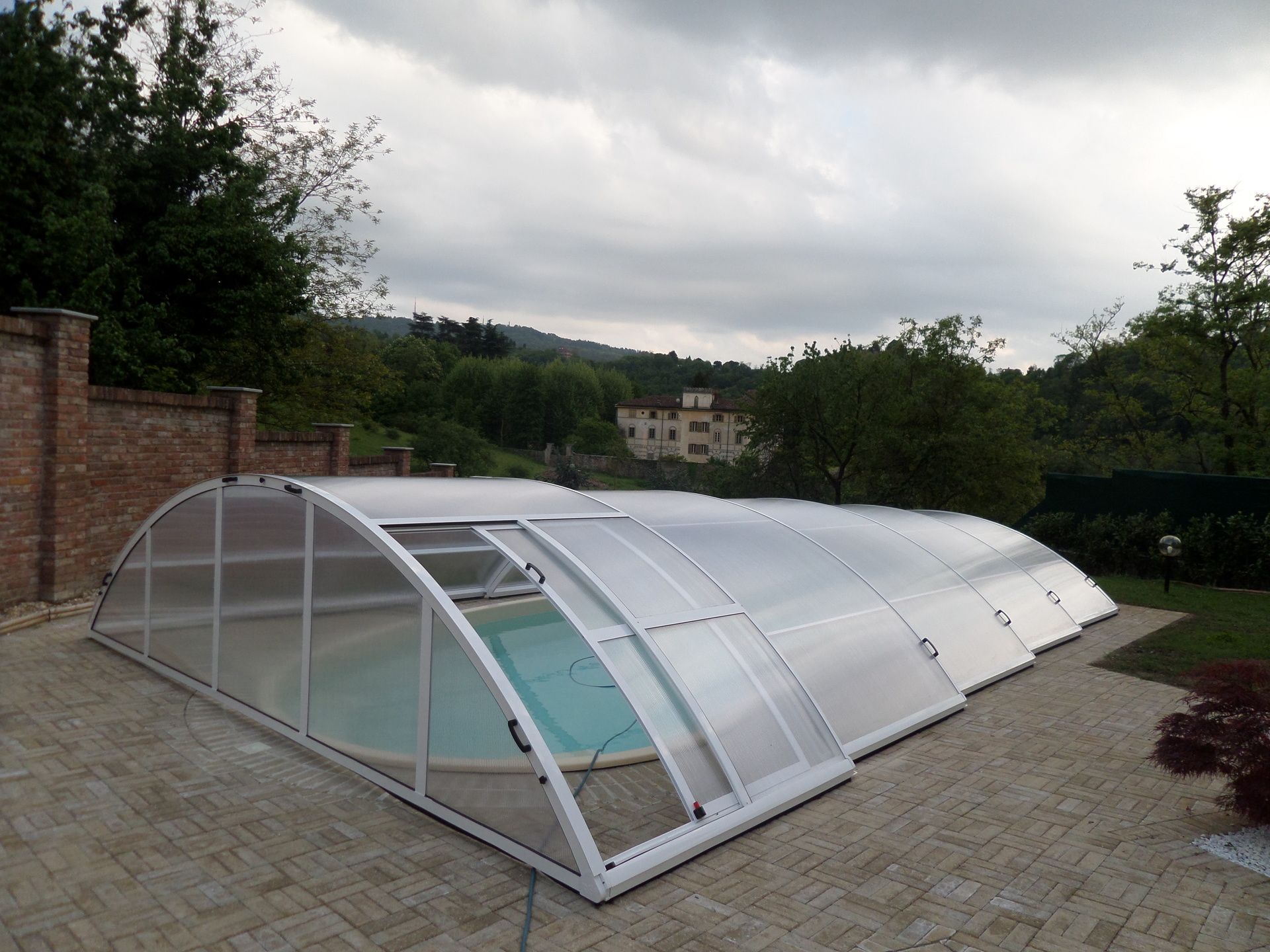 Copertura centinata bassa e media per piscina