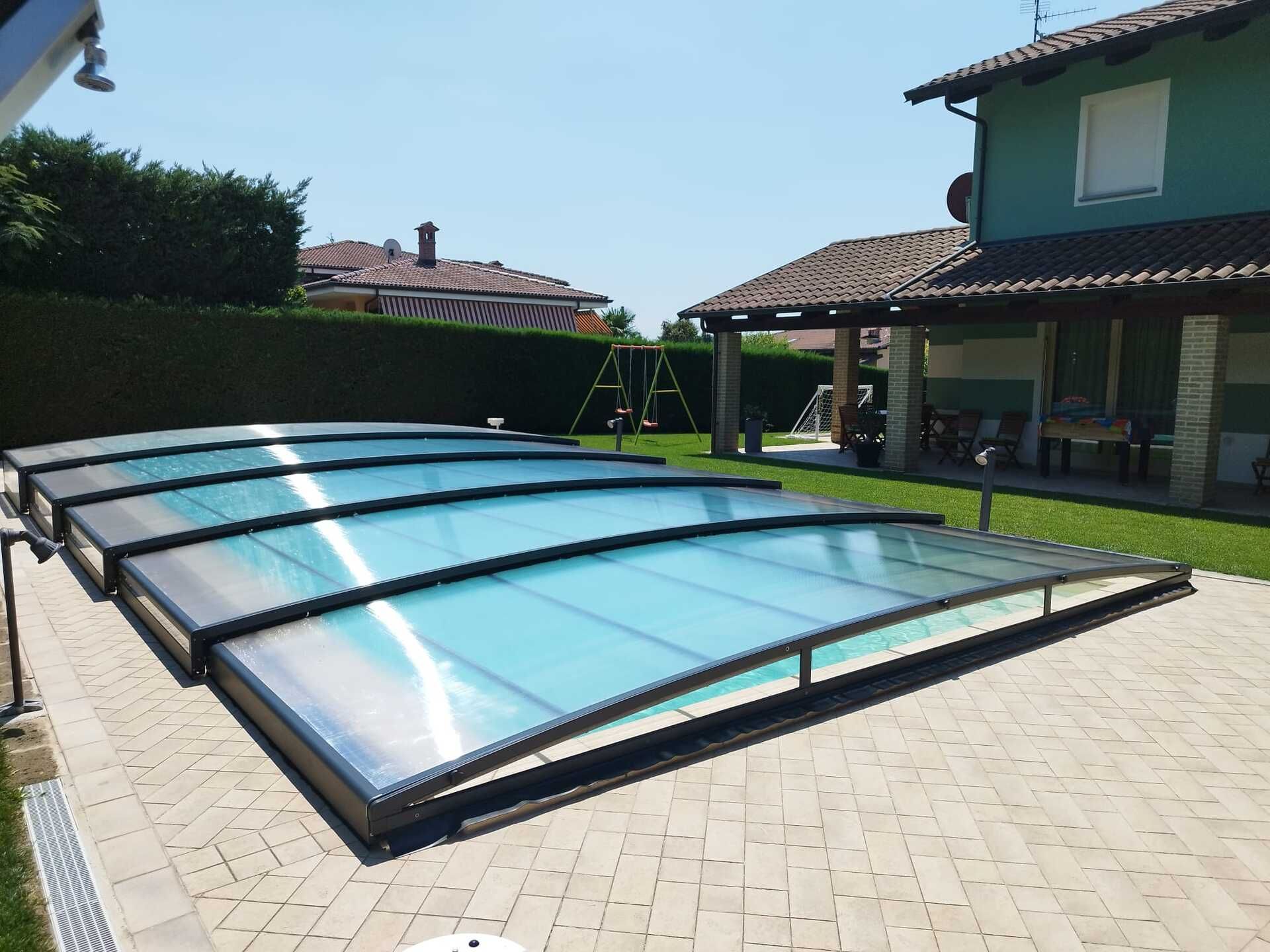 Linea Easy Telescopica: tapparelle per copertura piscine
