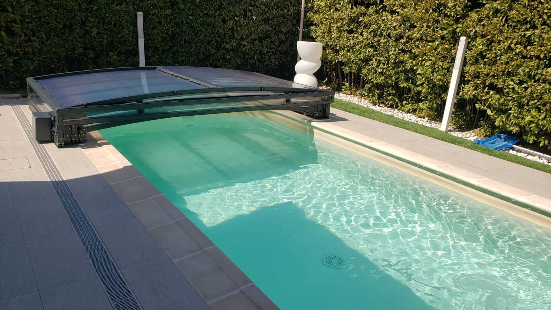Linea Easy Telescopica: tapparelle per copertura piscine