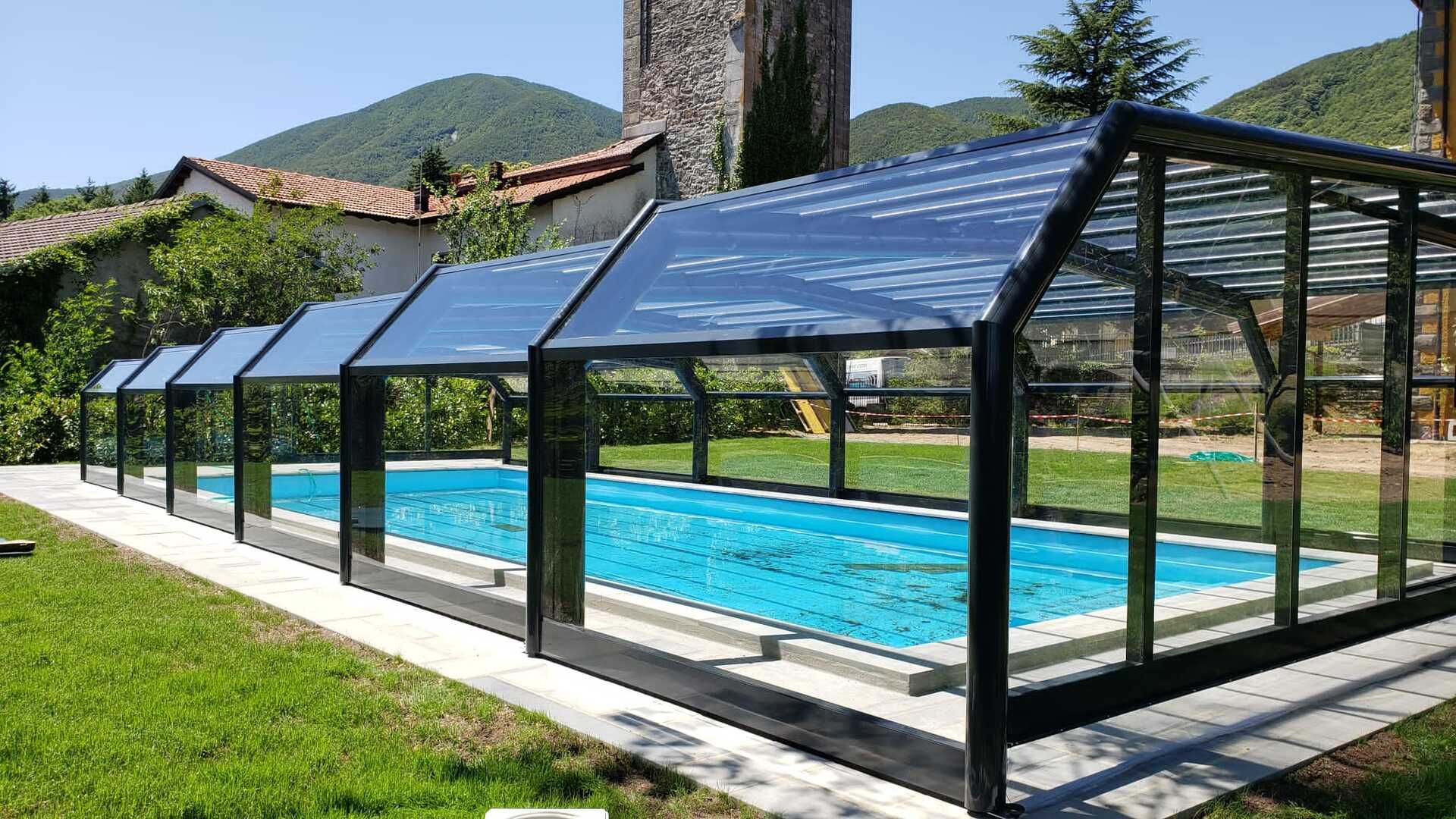 Linea Coocon: copertura per piscina addossata e telescopica