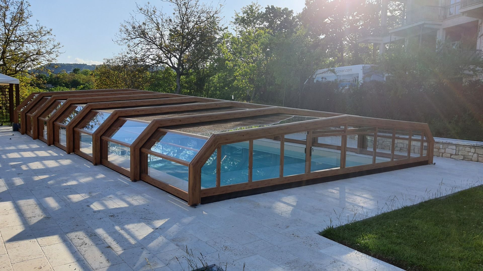 Linea Coocon: copertura per piscina addossata e telescopica