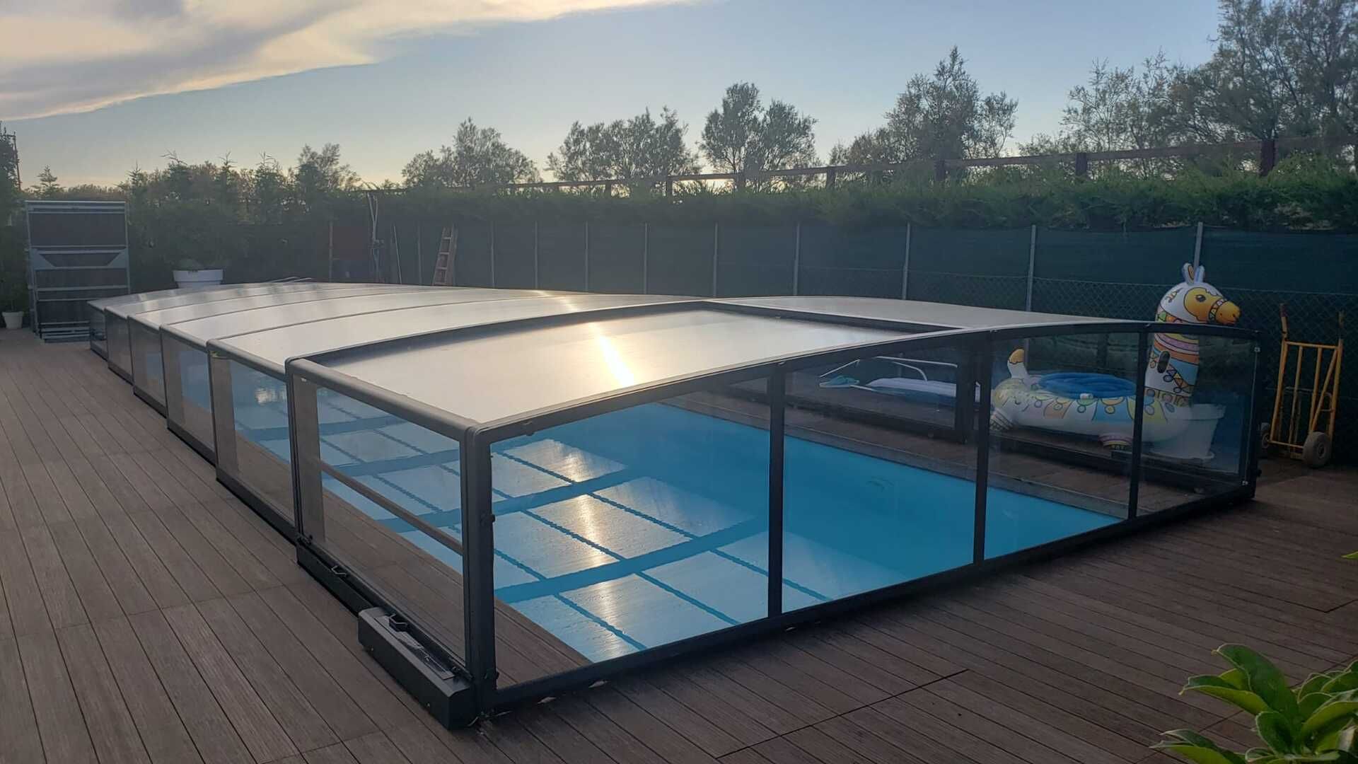 Linea Easy Telescopica: tapparelle per copertura piscine