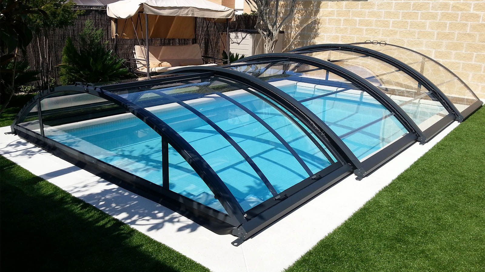 Coperture per piscine basse scorrevoli e amovibili