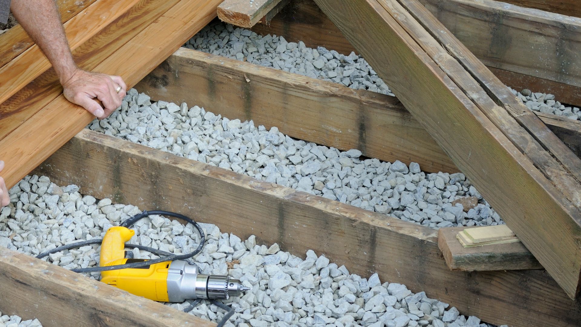 Overcome Deck Building Challenges in Glendale - Jewel City Decks