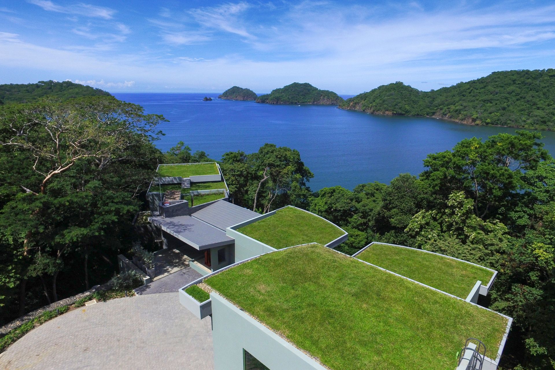 9 Ways to Add Privacy to Luxury Homes Through Architecture Design