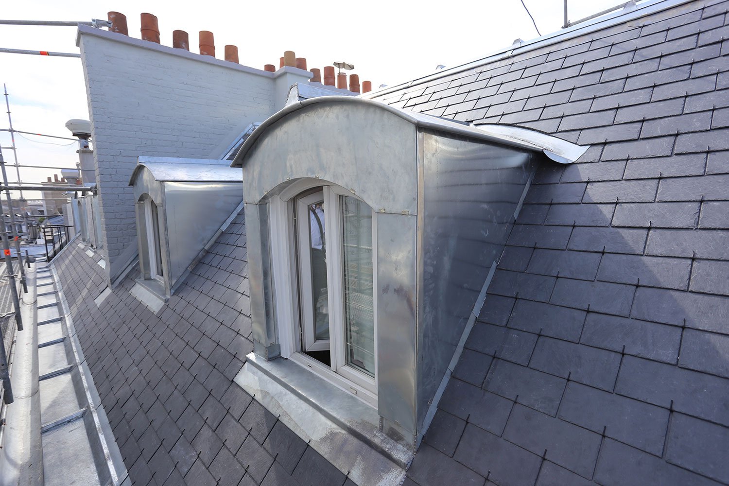 Lucarnes et Velux, fenêtres de toit, couvreur à Paris depuis 25 ans