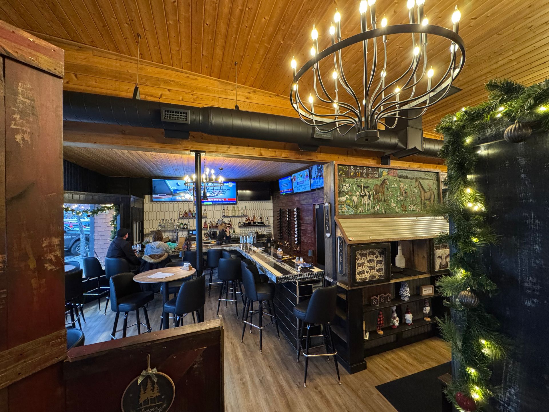 Tipsy on Main Kitchen & Cocktails in Downtown Elk River