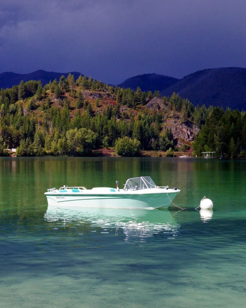 Accommodations in West Glacier, MT | Lake Five Resort