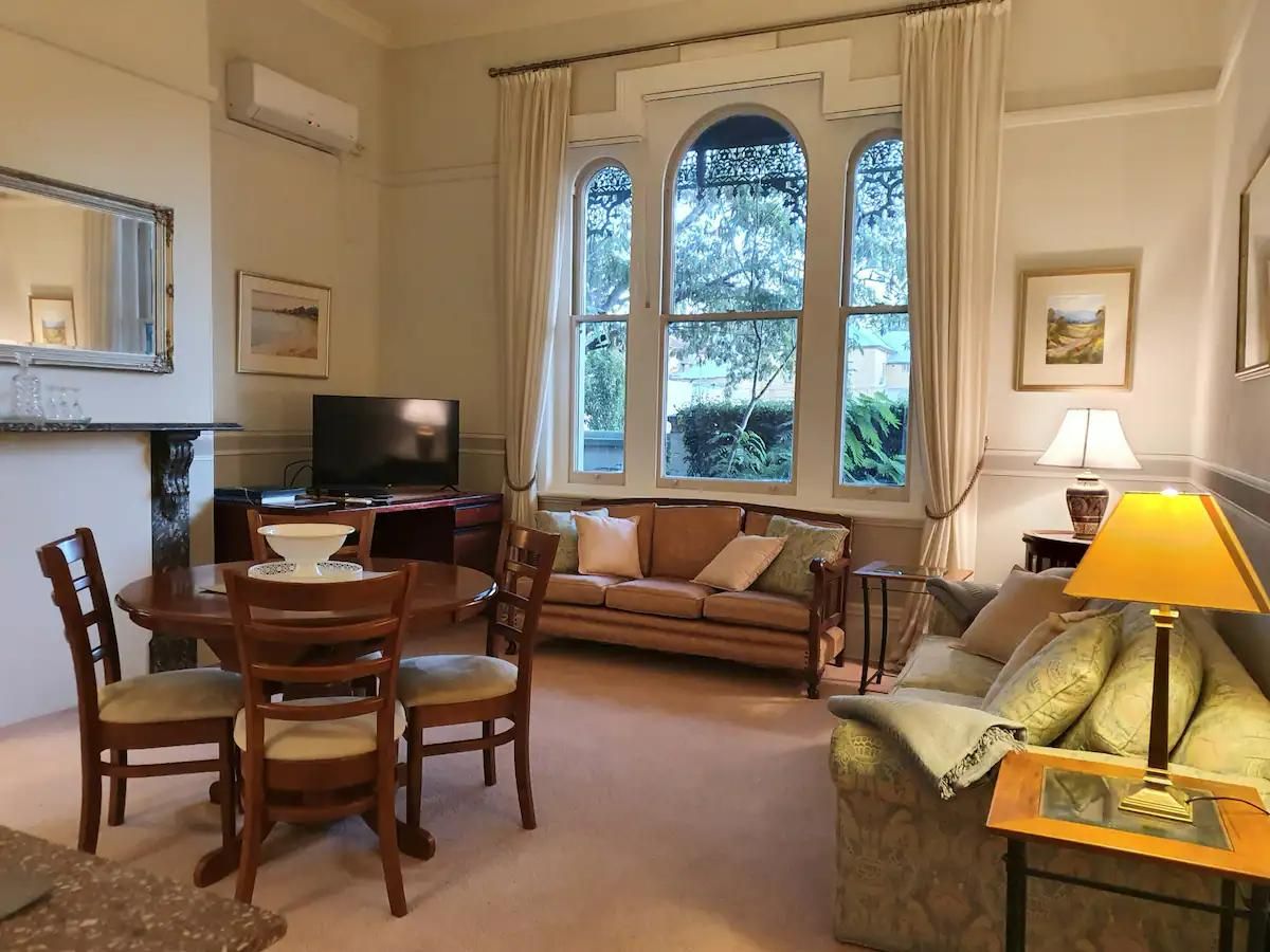 Anglesey House | Accommodation in Forbes