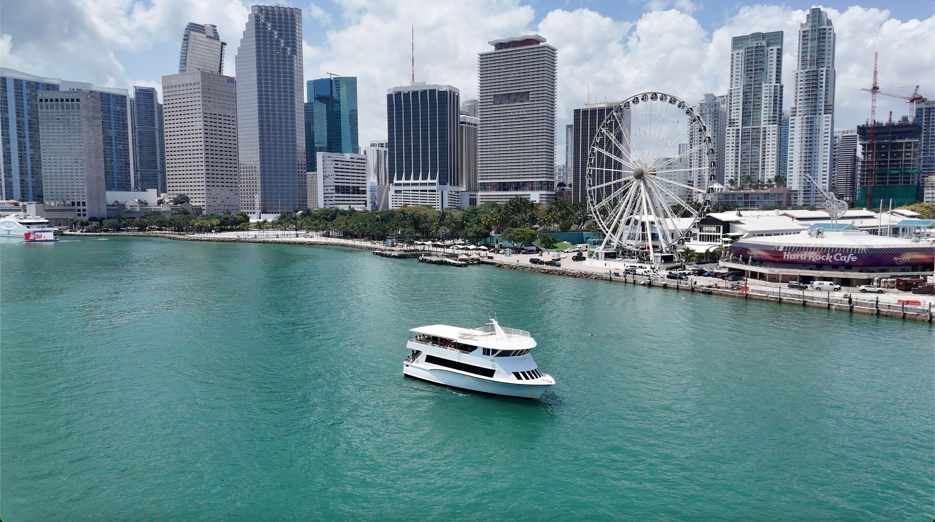 Skyline Miami | Best Views Guide & Top Boat Tour Experience