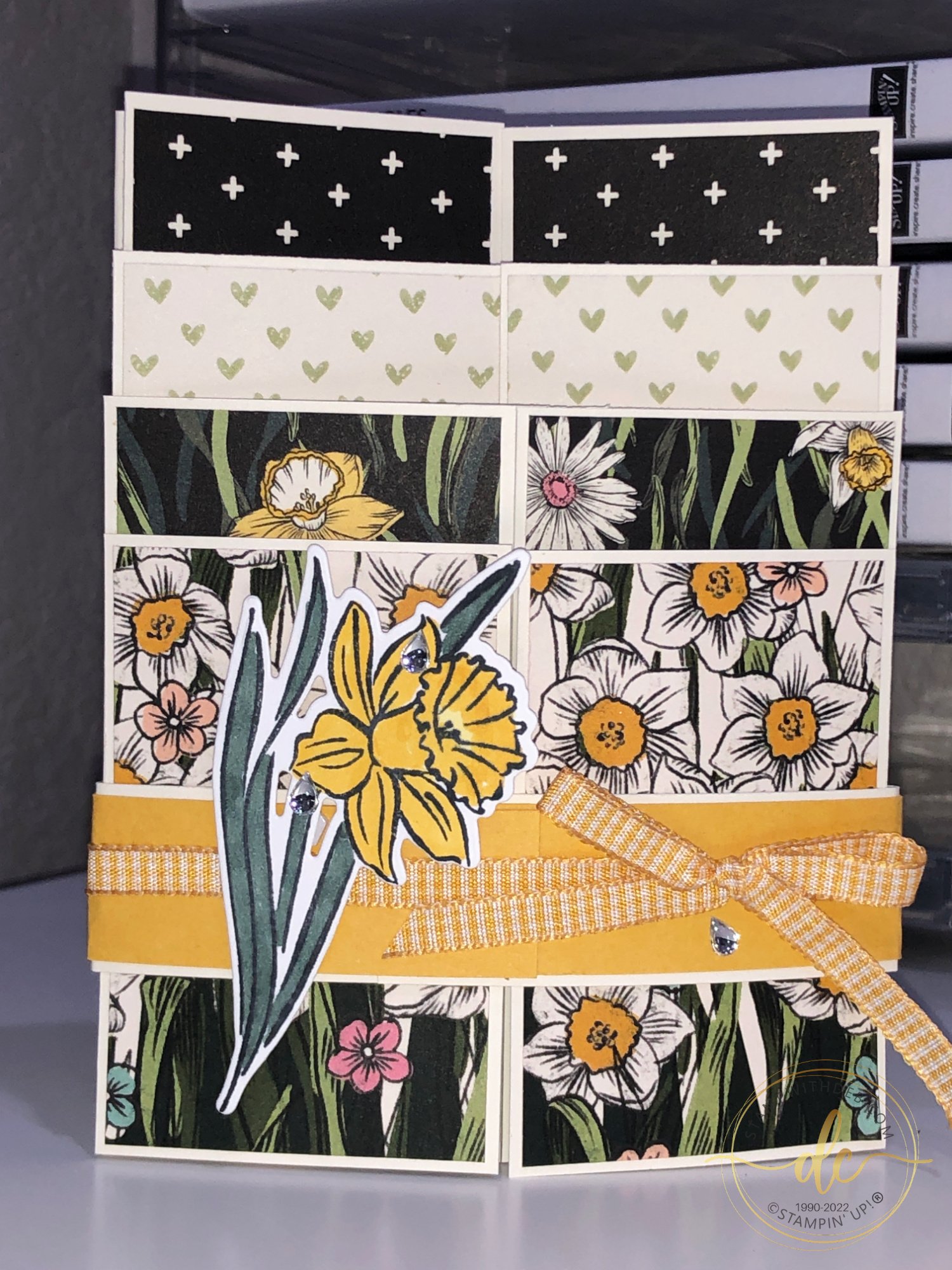 FLOATING TIERED GATEFOLD CARD