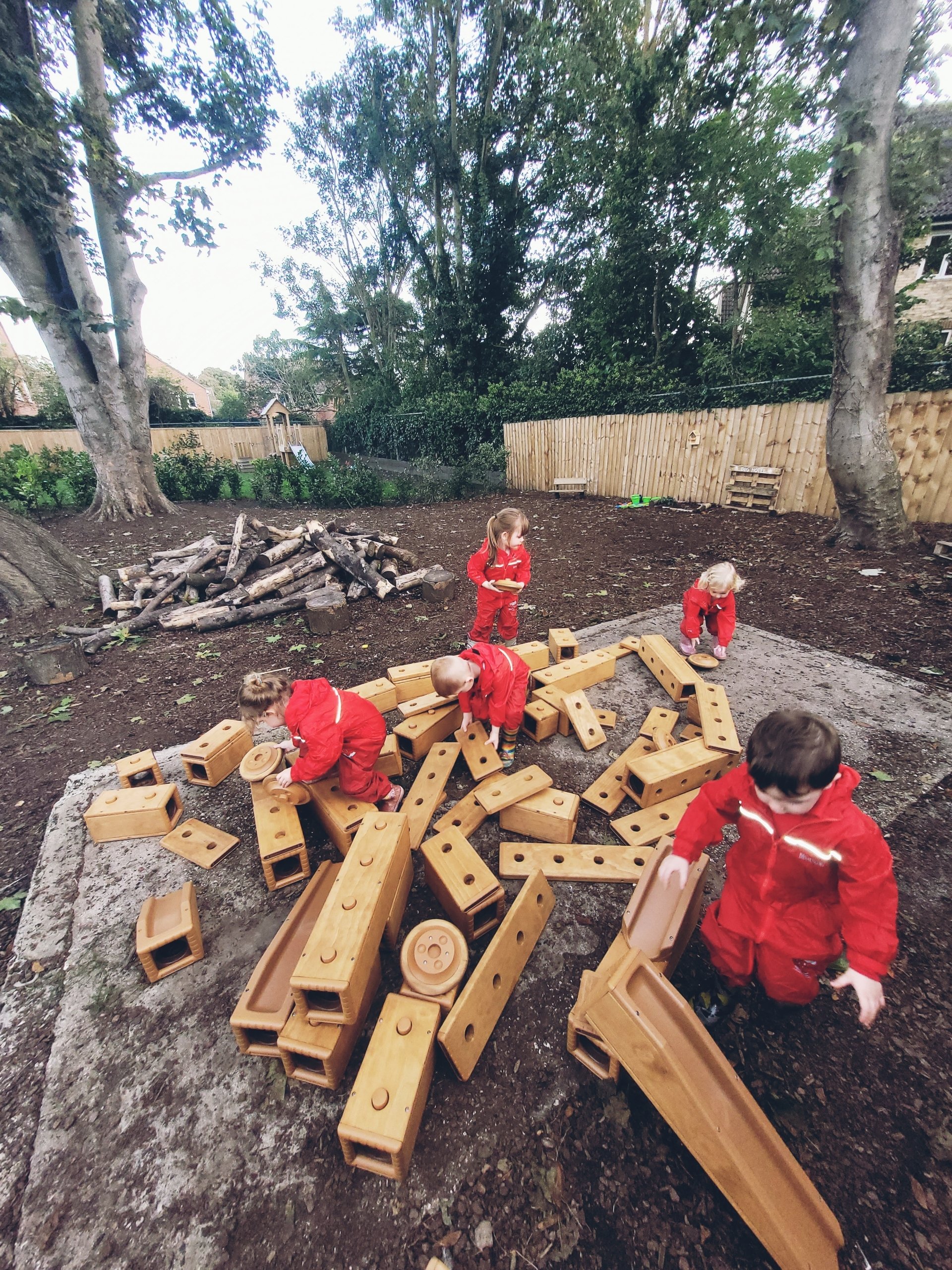 NURSERY GARDENS | HOLLY TREES DAY NURSERY