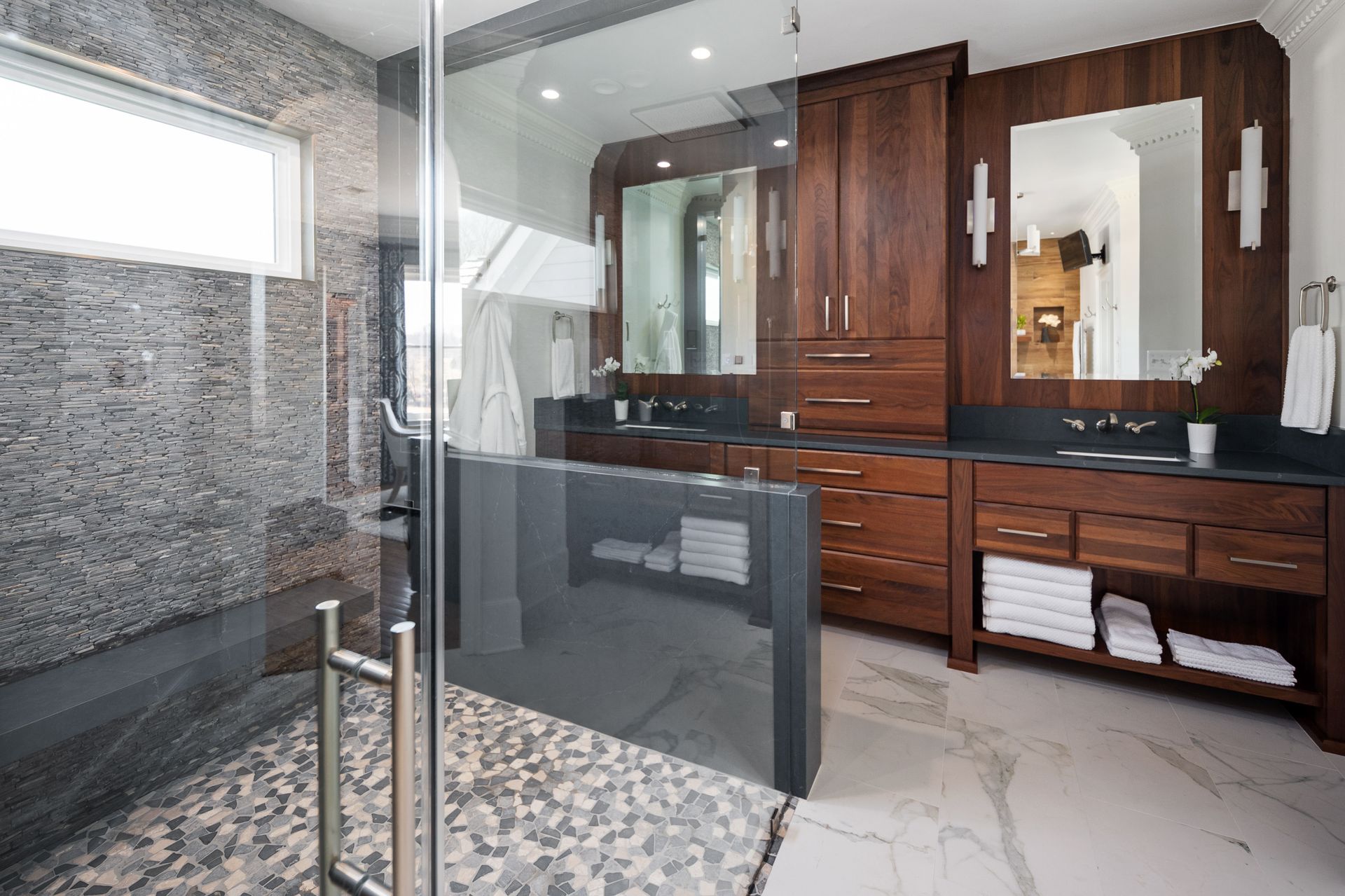 Spa-Like Primary Bathroom in Northern Virginia