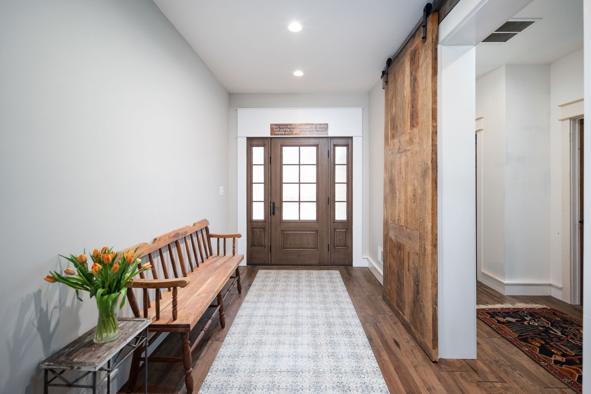 COZY CUSTOM HOME ON THE SHORES OF LAKE JACKSON