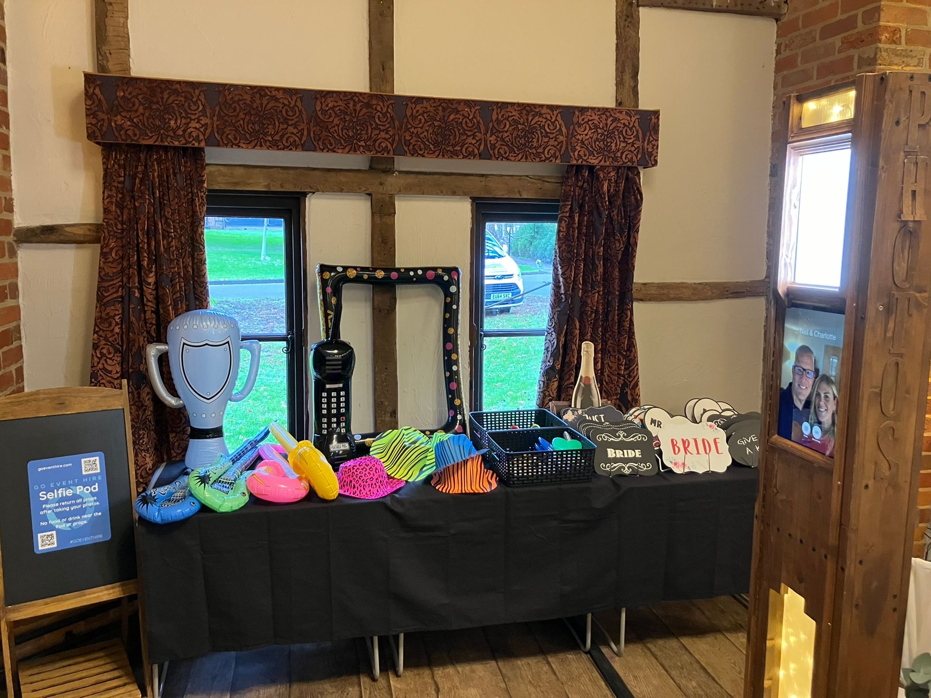 Hampshire Selfie Pod Photo Booth hire
