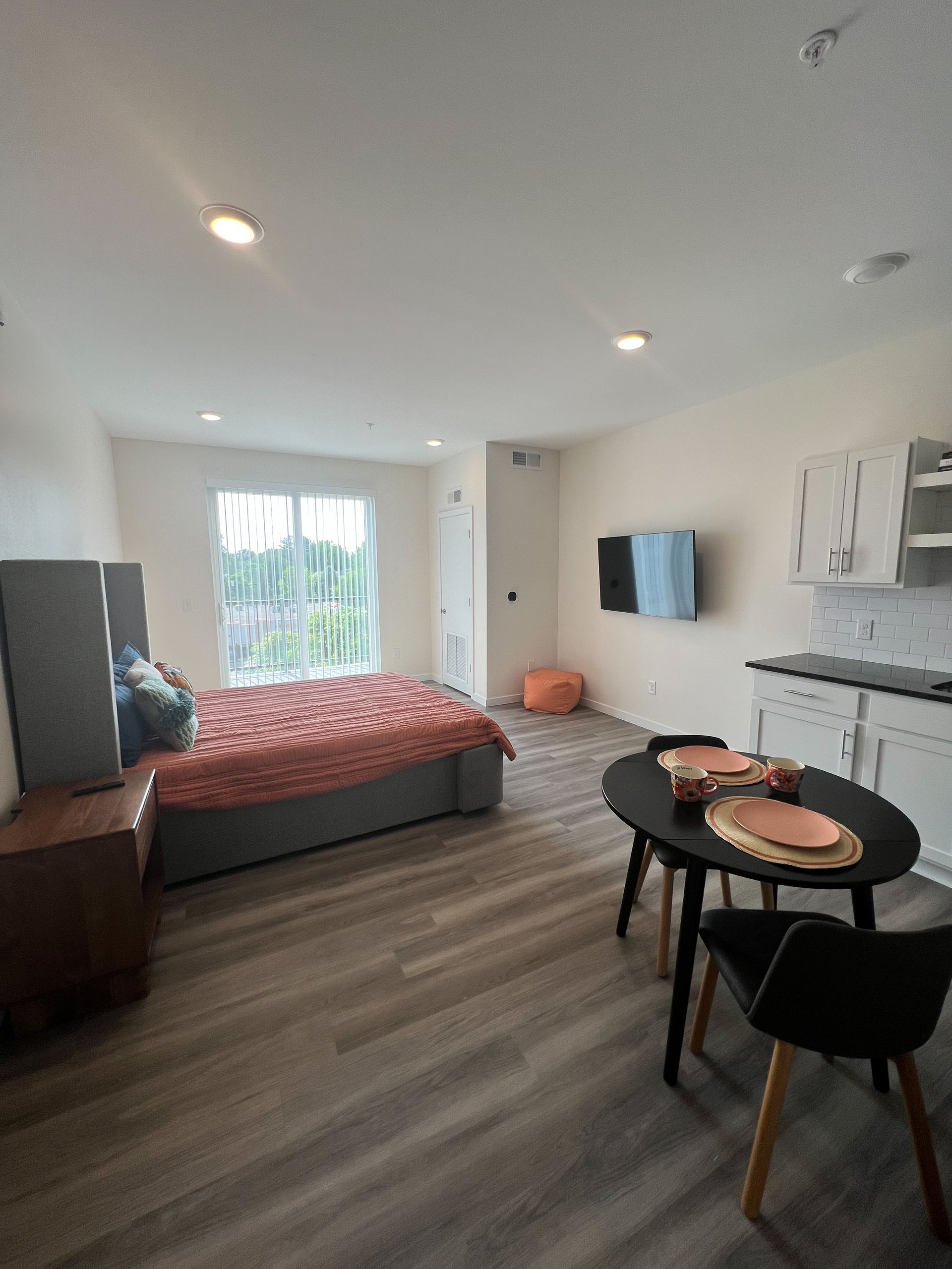 Bantr | Beautifully Furnished Apartments in Stevens Point
