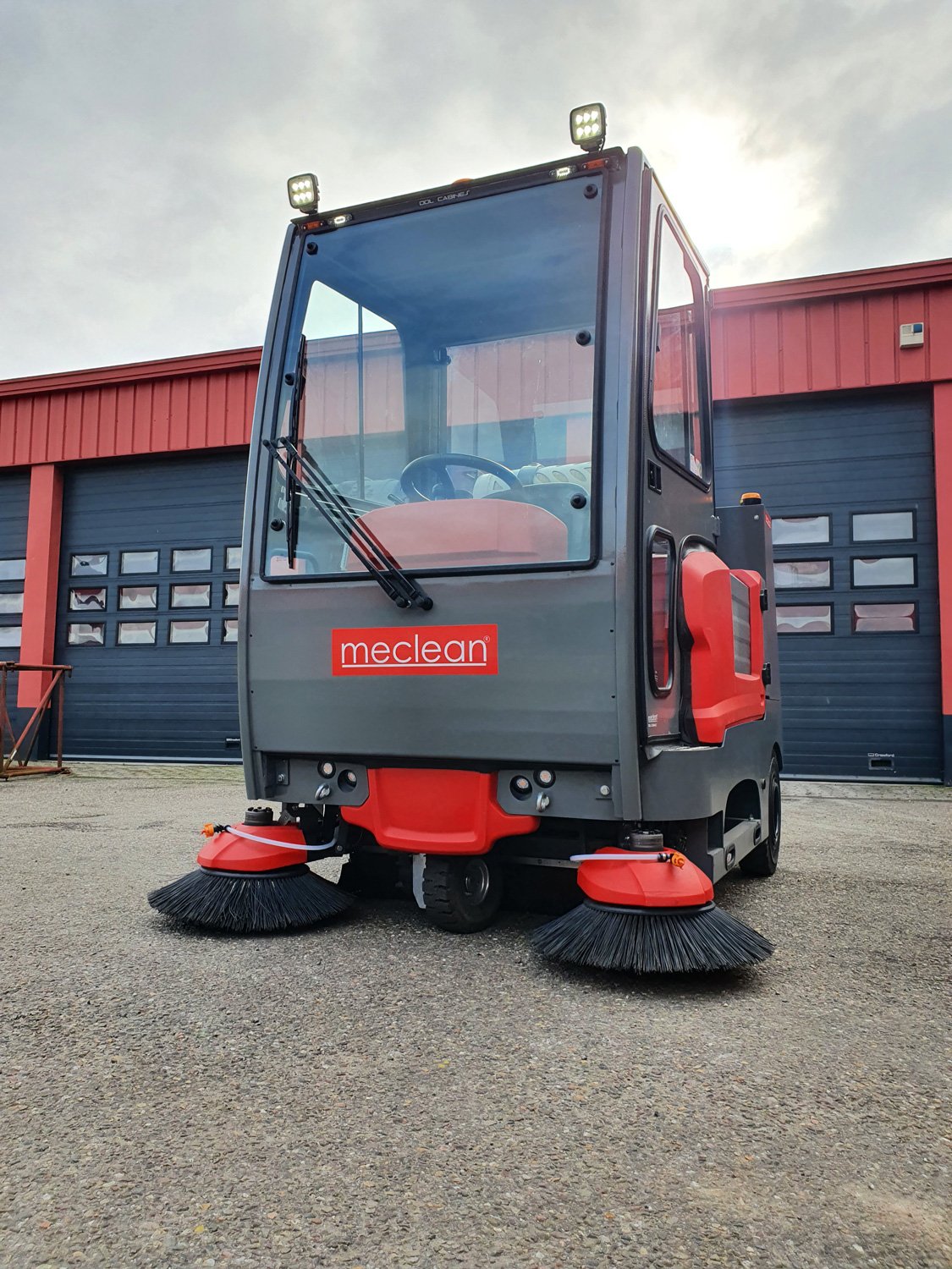 Meclean industrial sweeper machine BUSTER 1800 TTD CAB