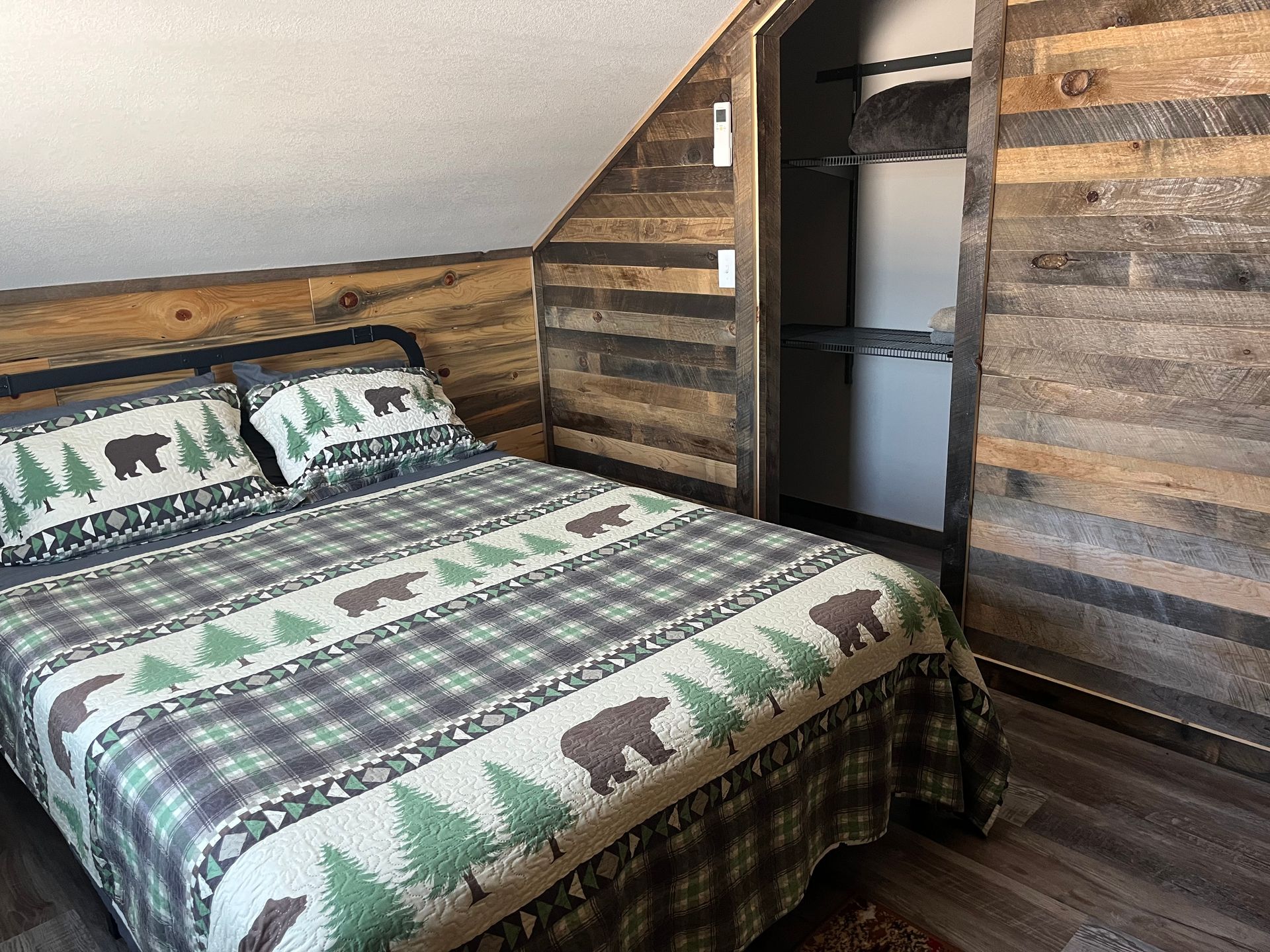 Lumberjack Cabin | Crane Lake, MN | 218-993-2401