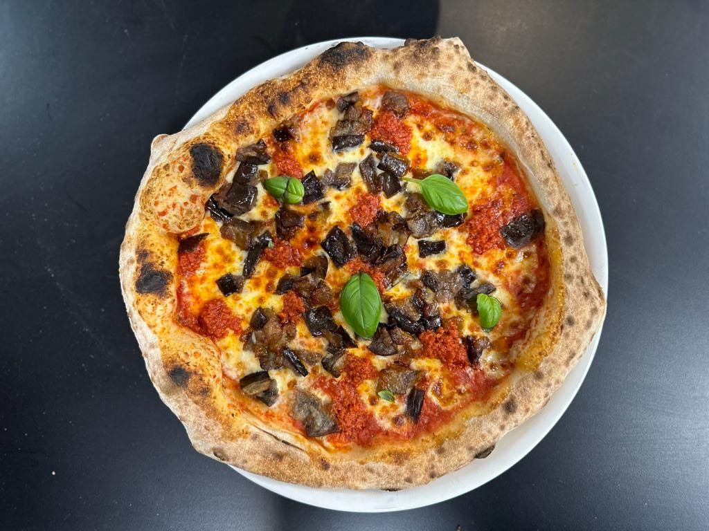 Pizza Trailer in Huskisson | Peter Eva Pizza