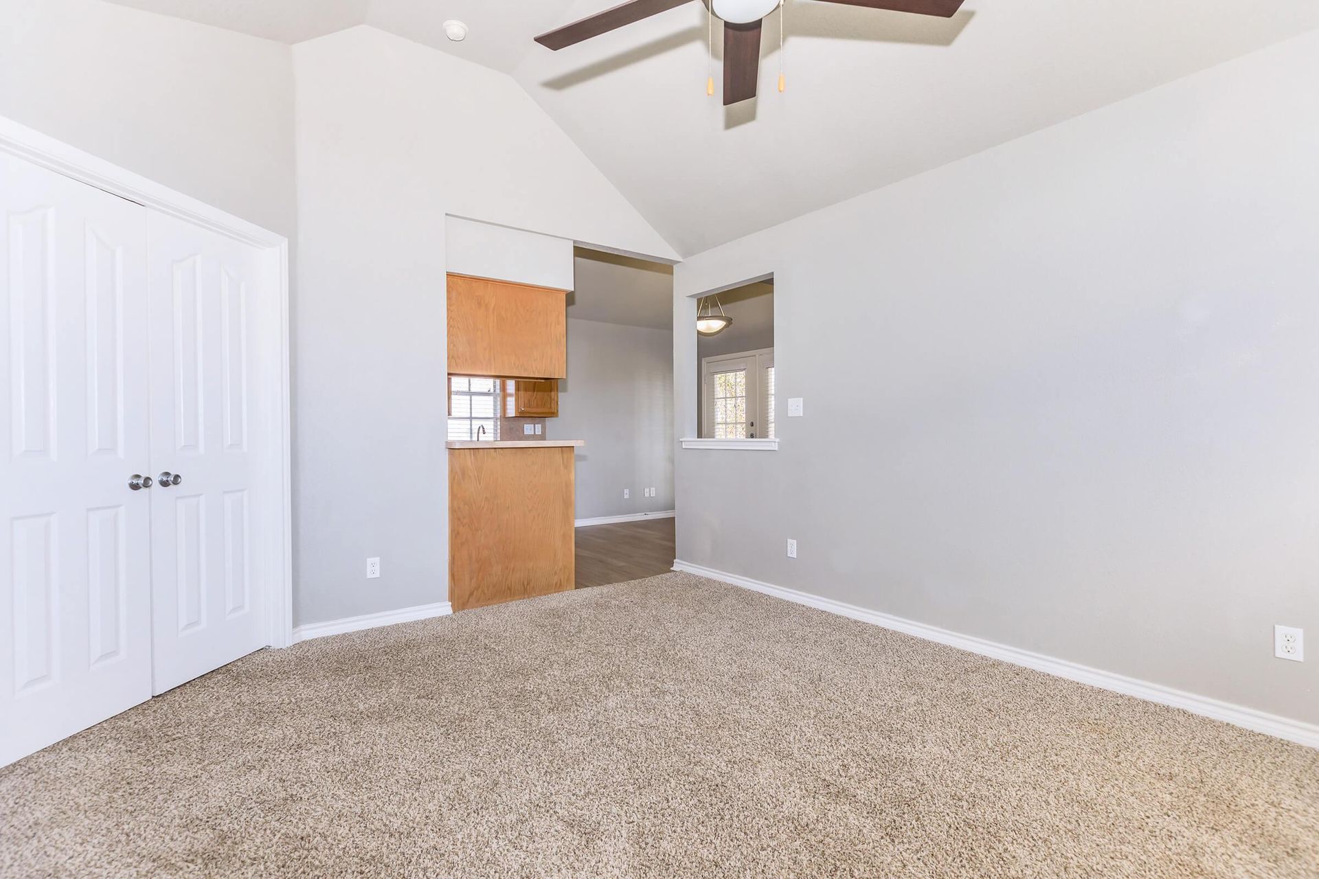 The Pointe | Townhomes & Apartments for Rent in Beaumont, TX