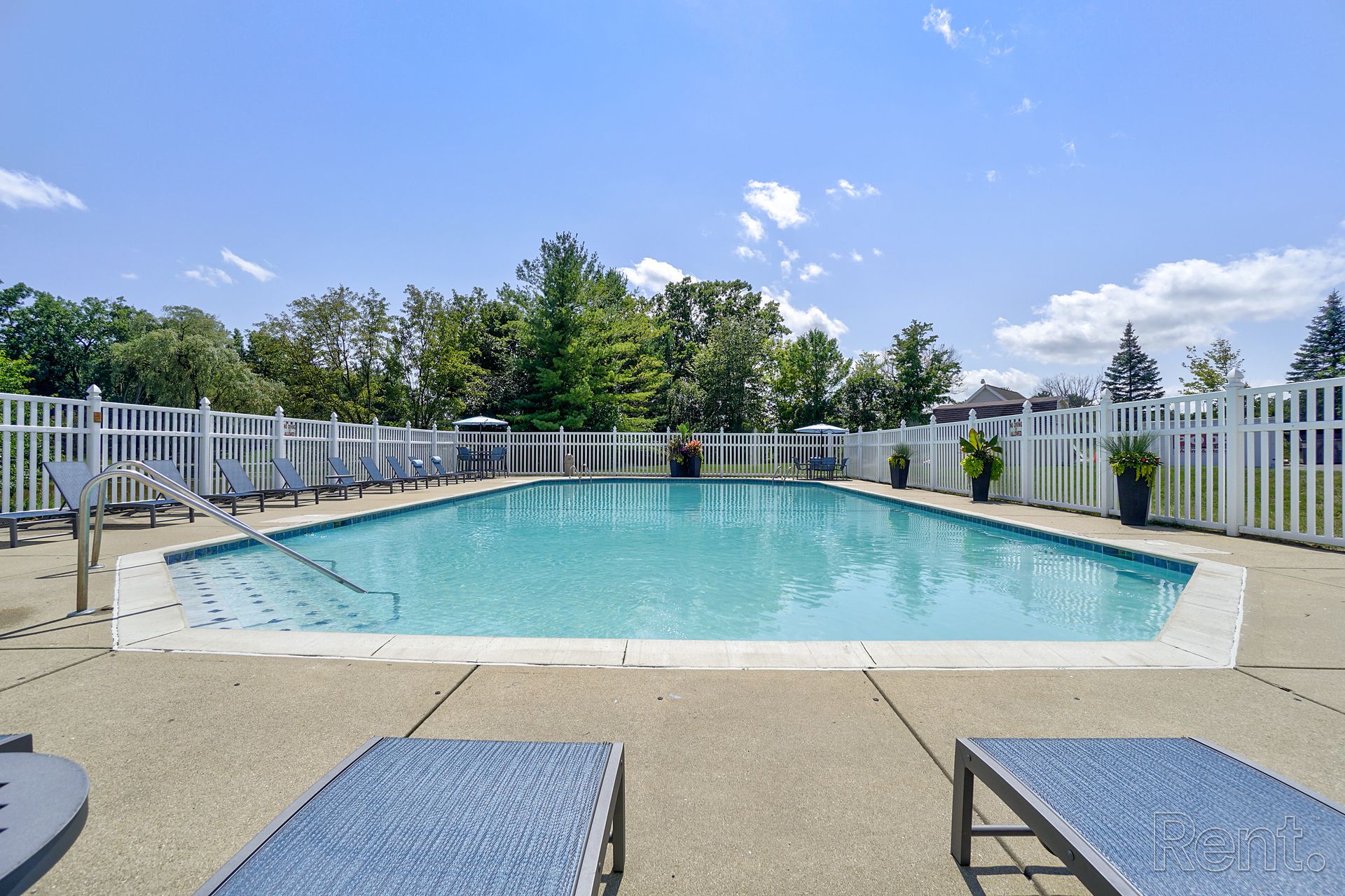Fountain Park Apartments - Beautiful Living | Dewitt, MI