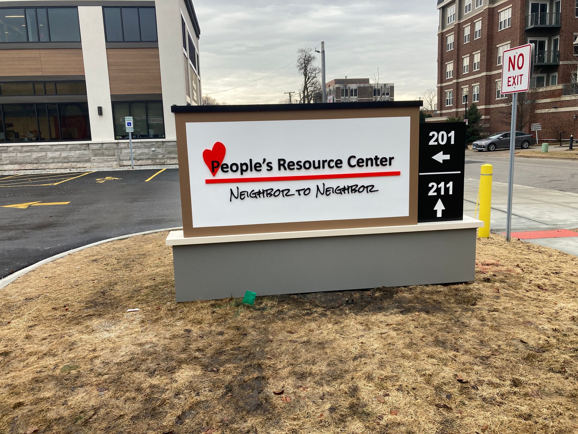 Ground Signs & Pylon Signage | Olympik Signs | IL