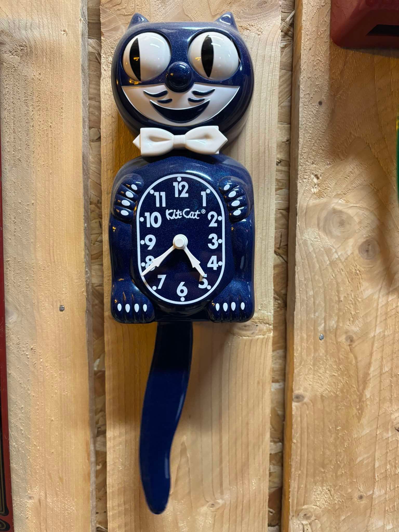 Kit cat Klock Crimson royale