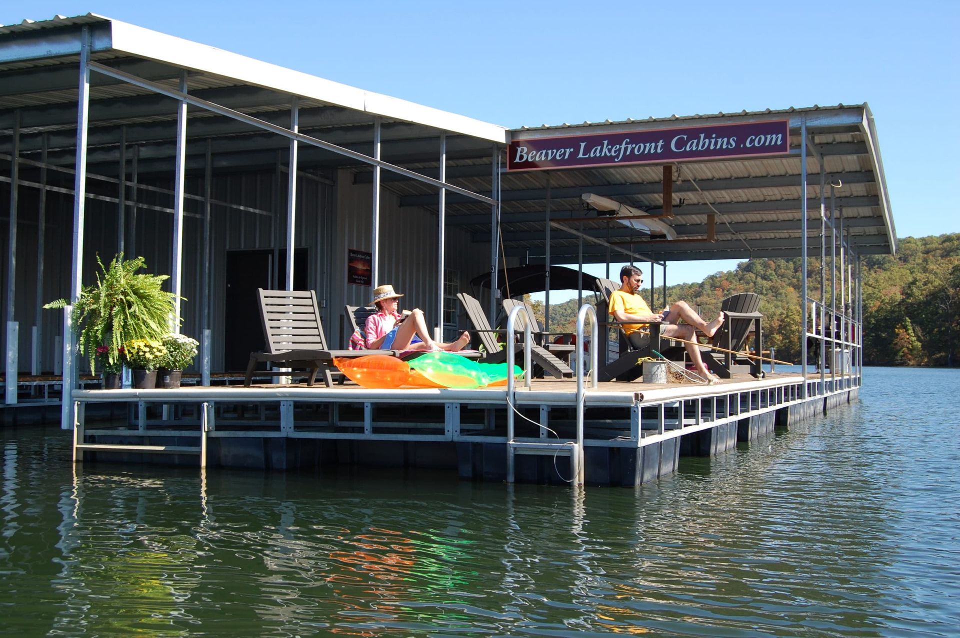 Floating Sun Deck & Picnic Area – Beaver Lakefront Cabins