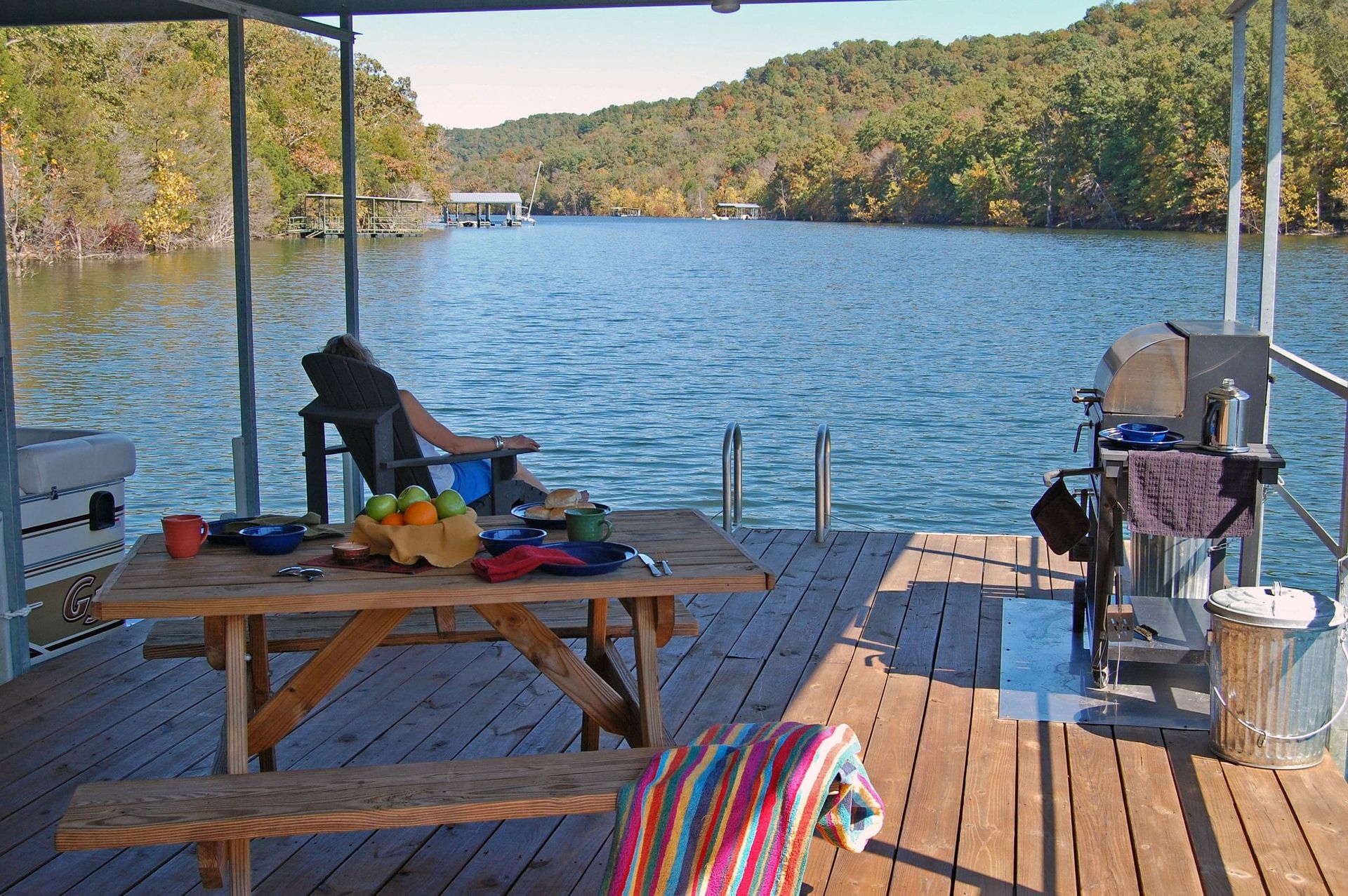 Floating Sun Deck & Picnic Area – Beaver Lakefront Cabins