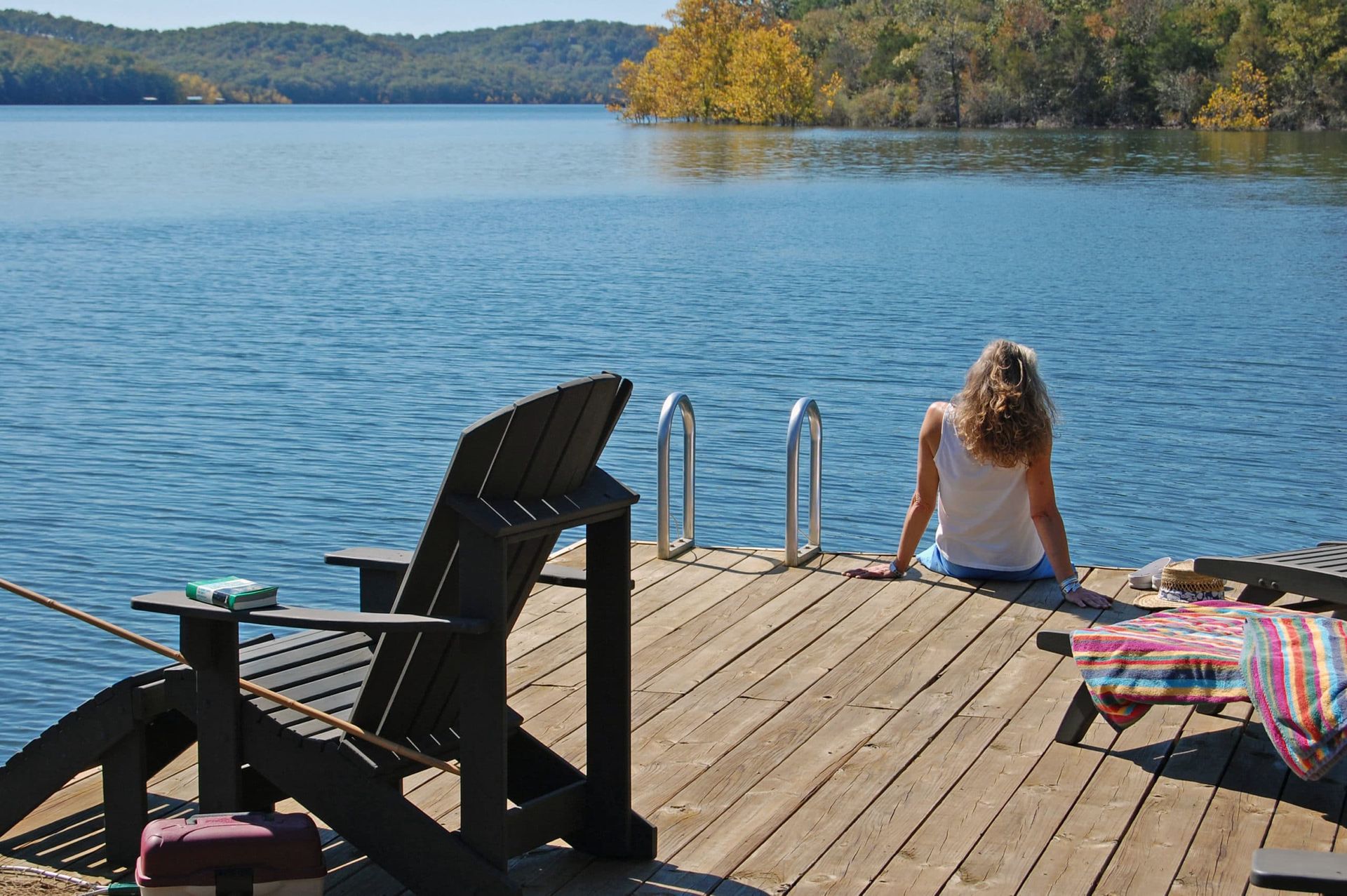 Floating Sun Deck & Picnic Area – Beaver Lakefront Cabins
