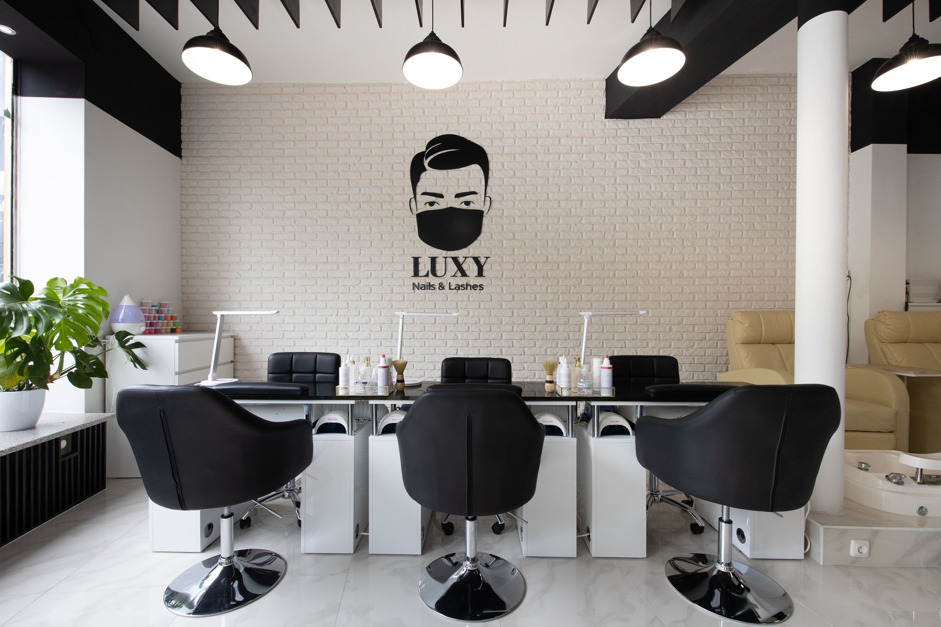 Luxy Nails & Lashes | Maniküre | Pediküre