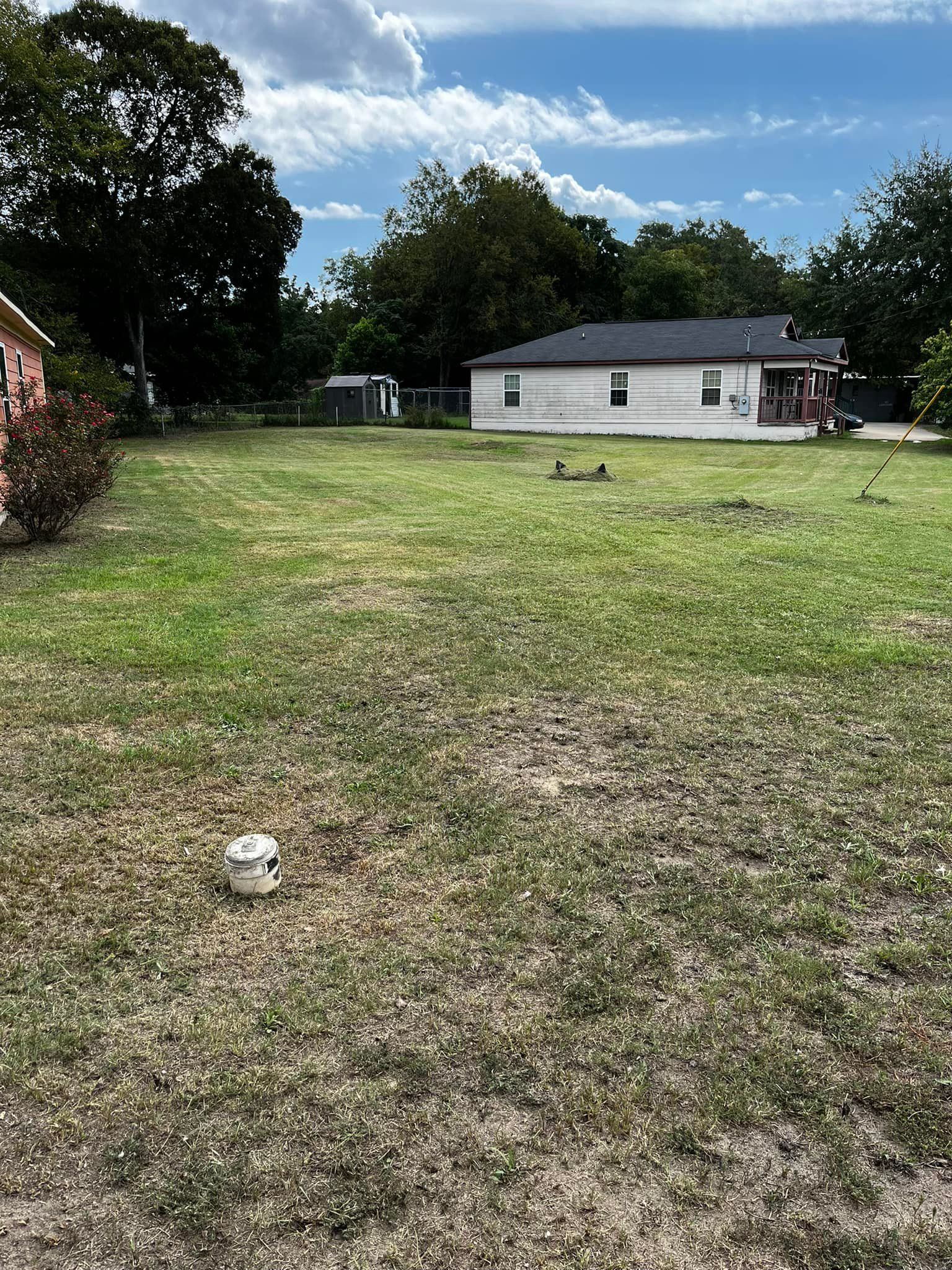 Weeding Services | Rozier’s Home & Lawncare LLC