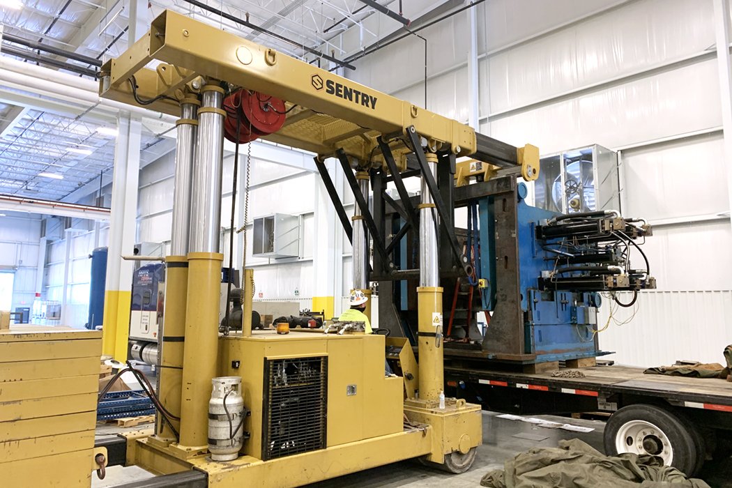 BLOW MOLDING MACHINE