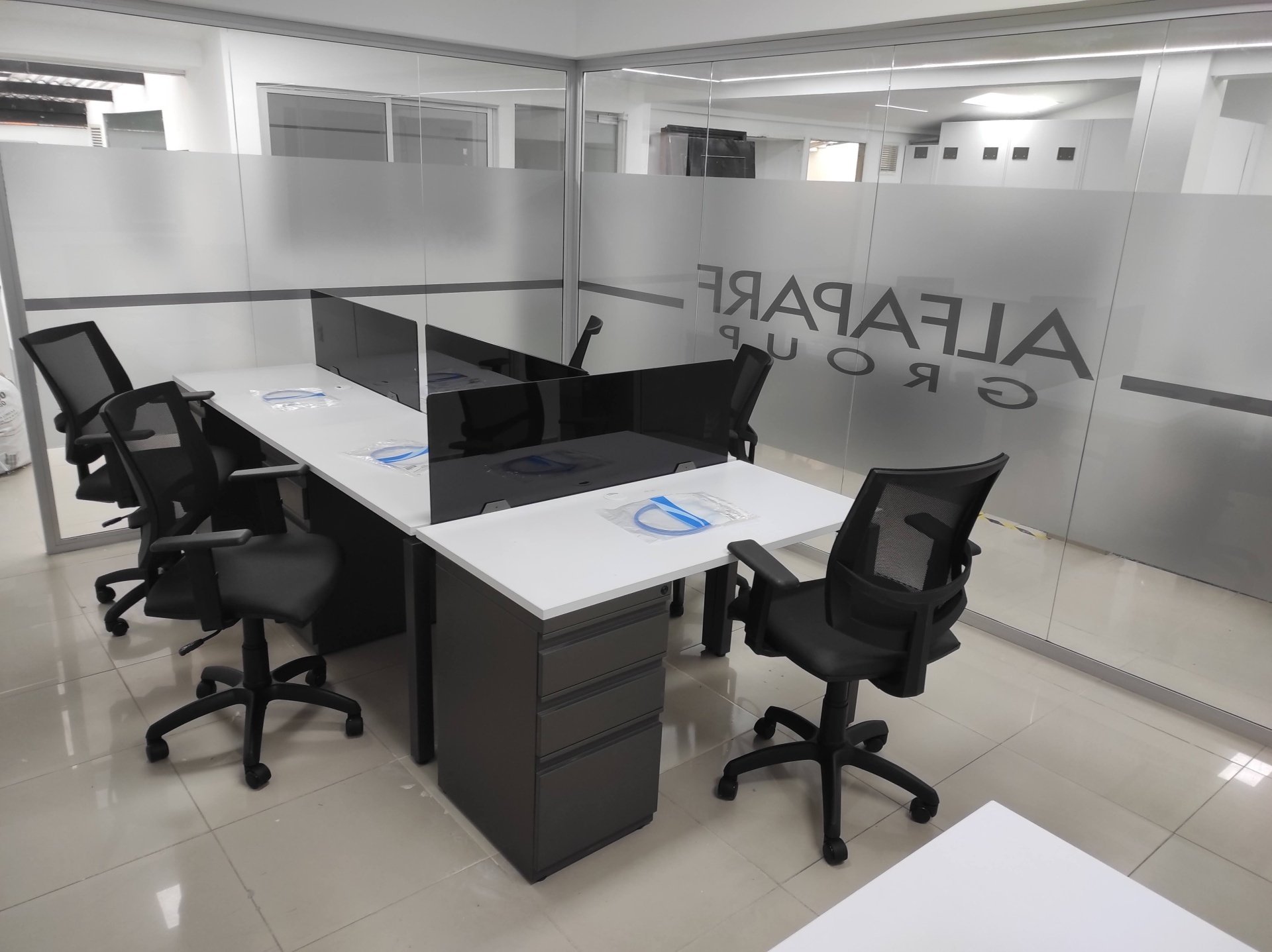 Tipologías de Escritorios y Estaciones de Trabajo | WellOffice