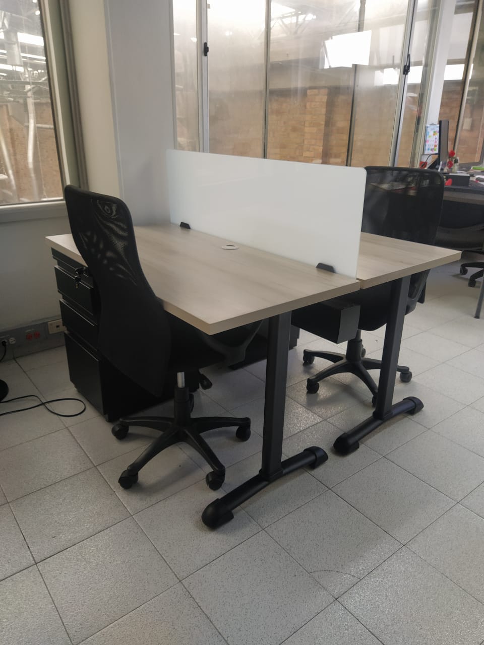 Tipologías de Escritorios y Estaciones de Trabajo | WellOffice