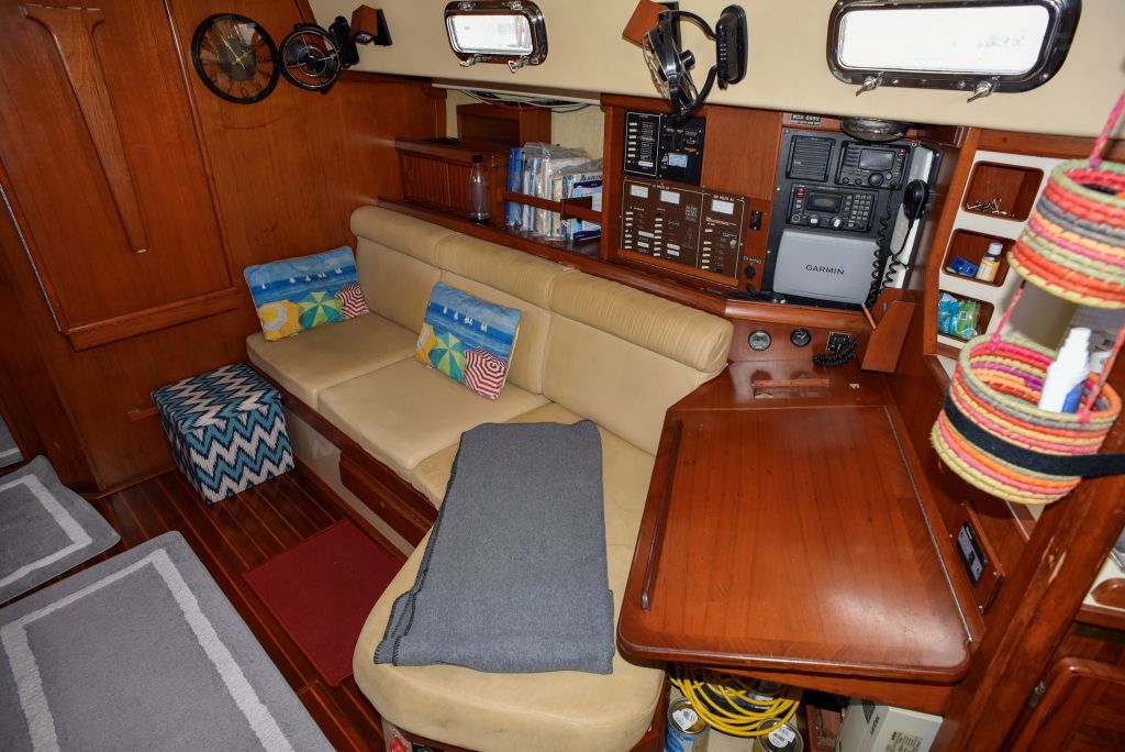 Island Packet 38 for Sale | Lighthouse Yachting