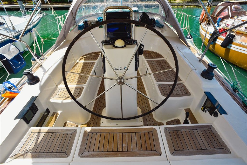 Hanse 370e for Sale | Lighthouse Yachting