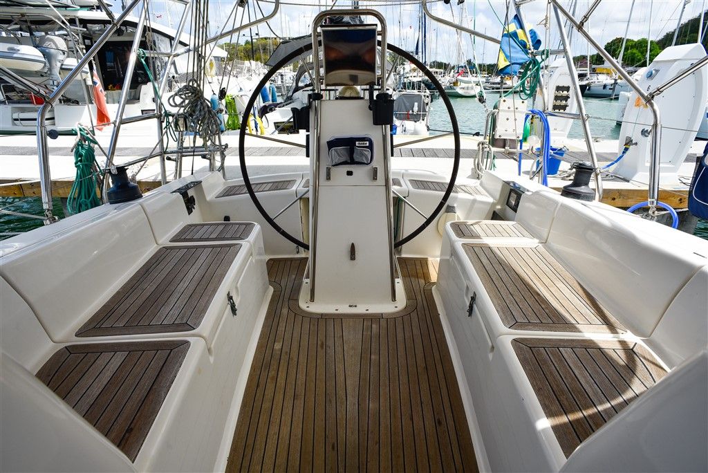 Hanse 370e for Sale | Lighthouse Yachting