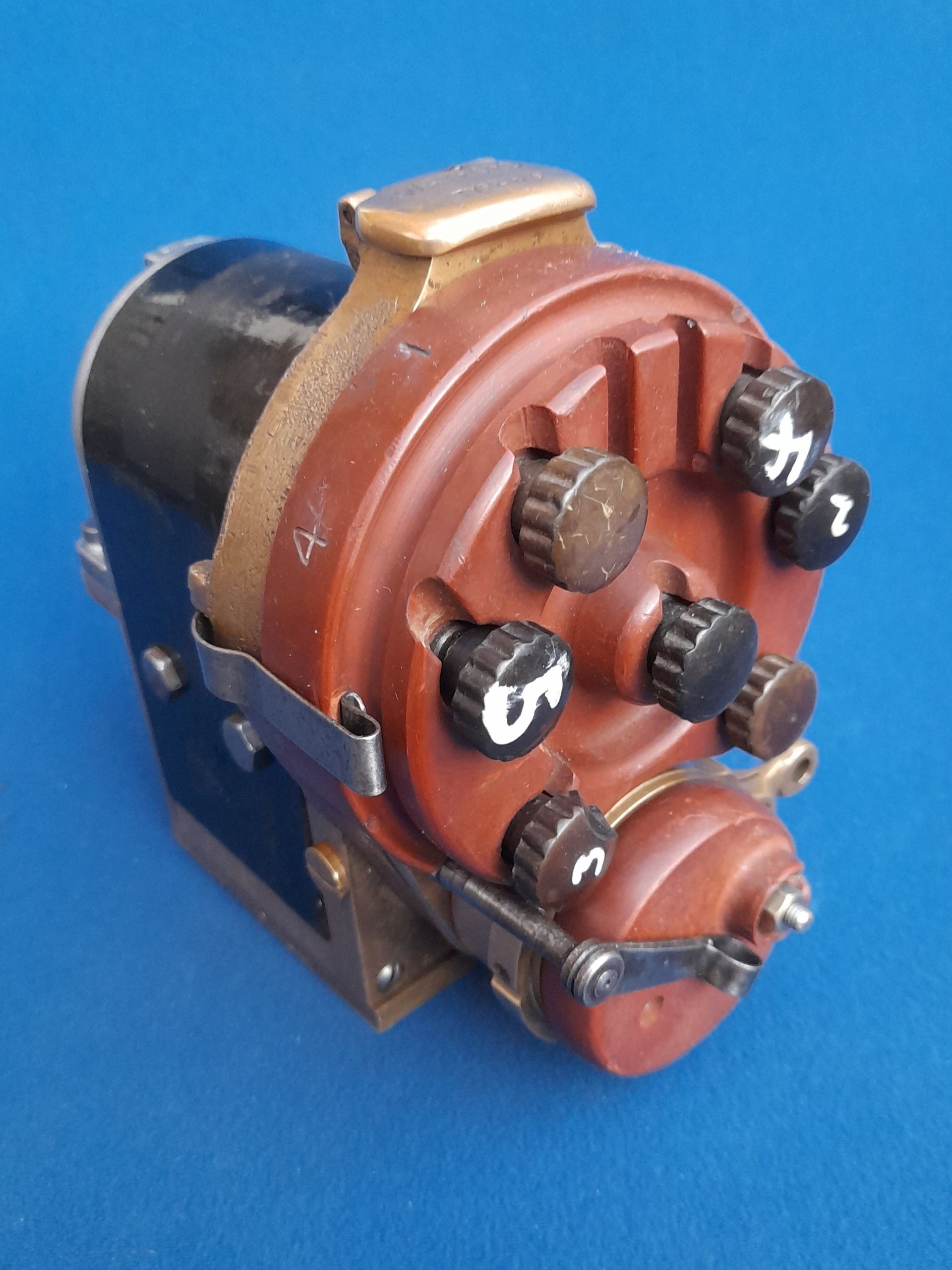 he Magneto Guys - Help identifying magnetos