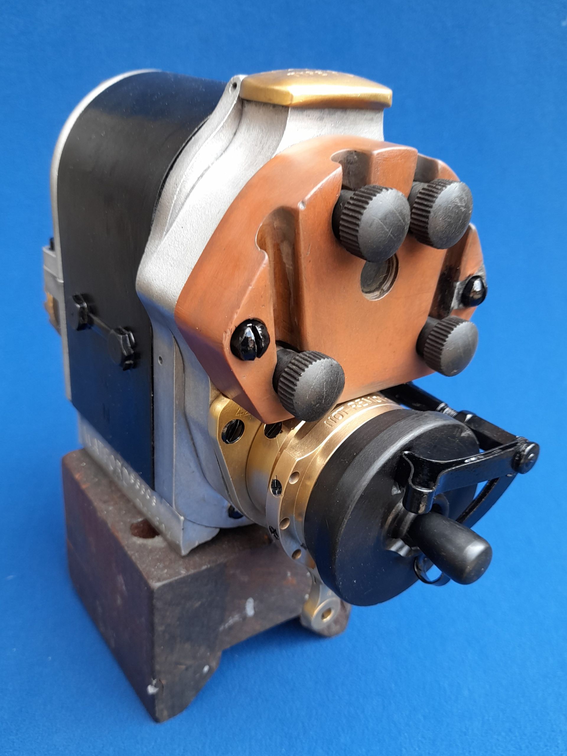 he Magneto Guys - Help identifying magnetos