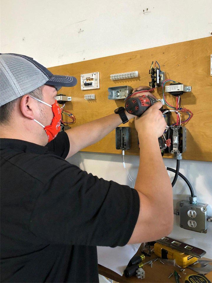 Ventilation Trade School | Chicago, IL | HVAC Tech