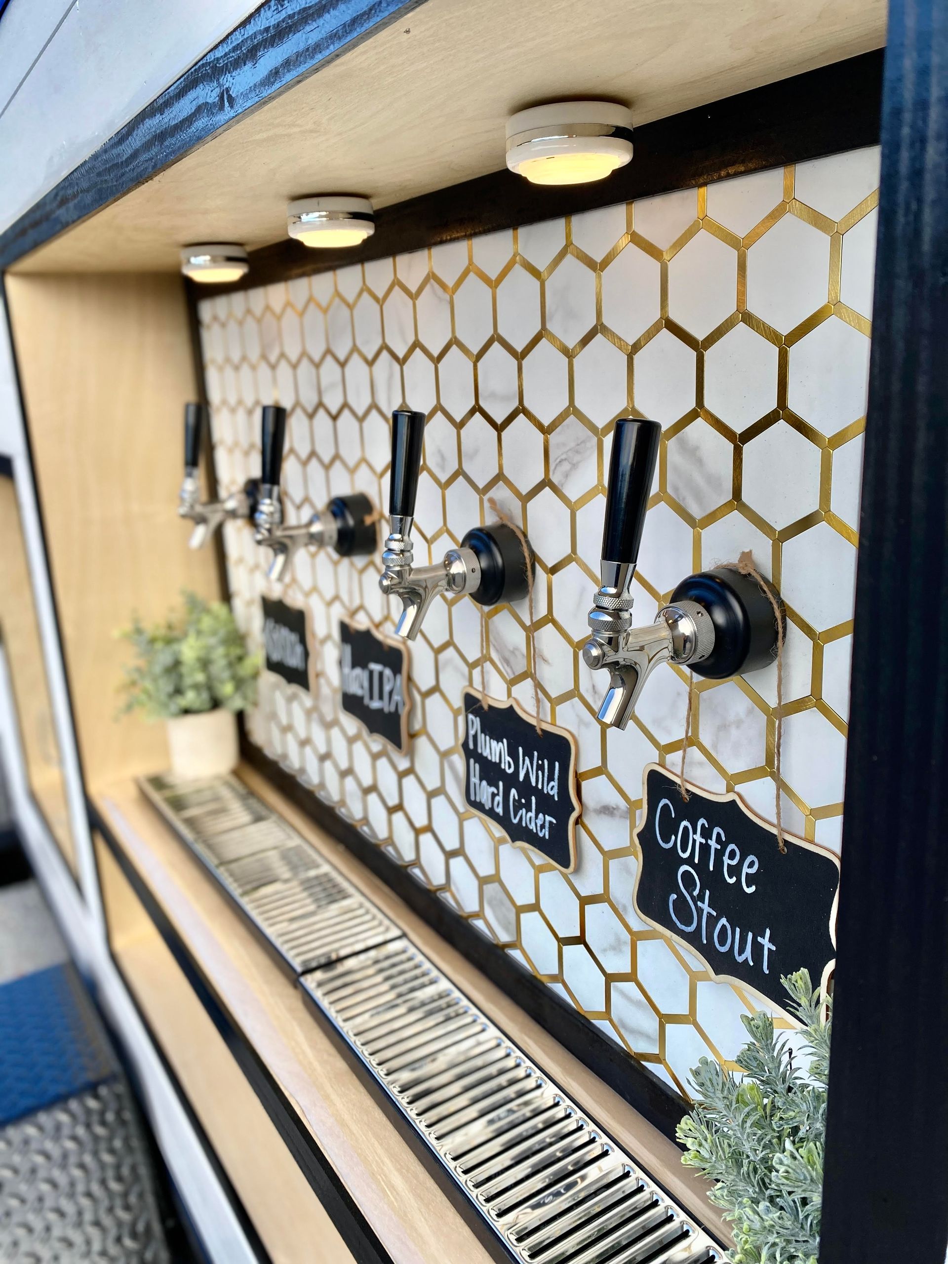Sip & Go Tap Bar