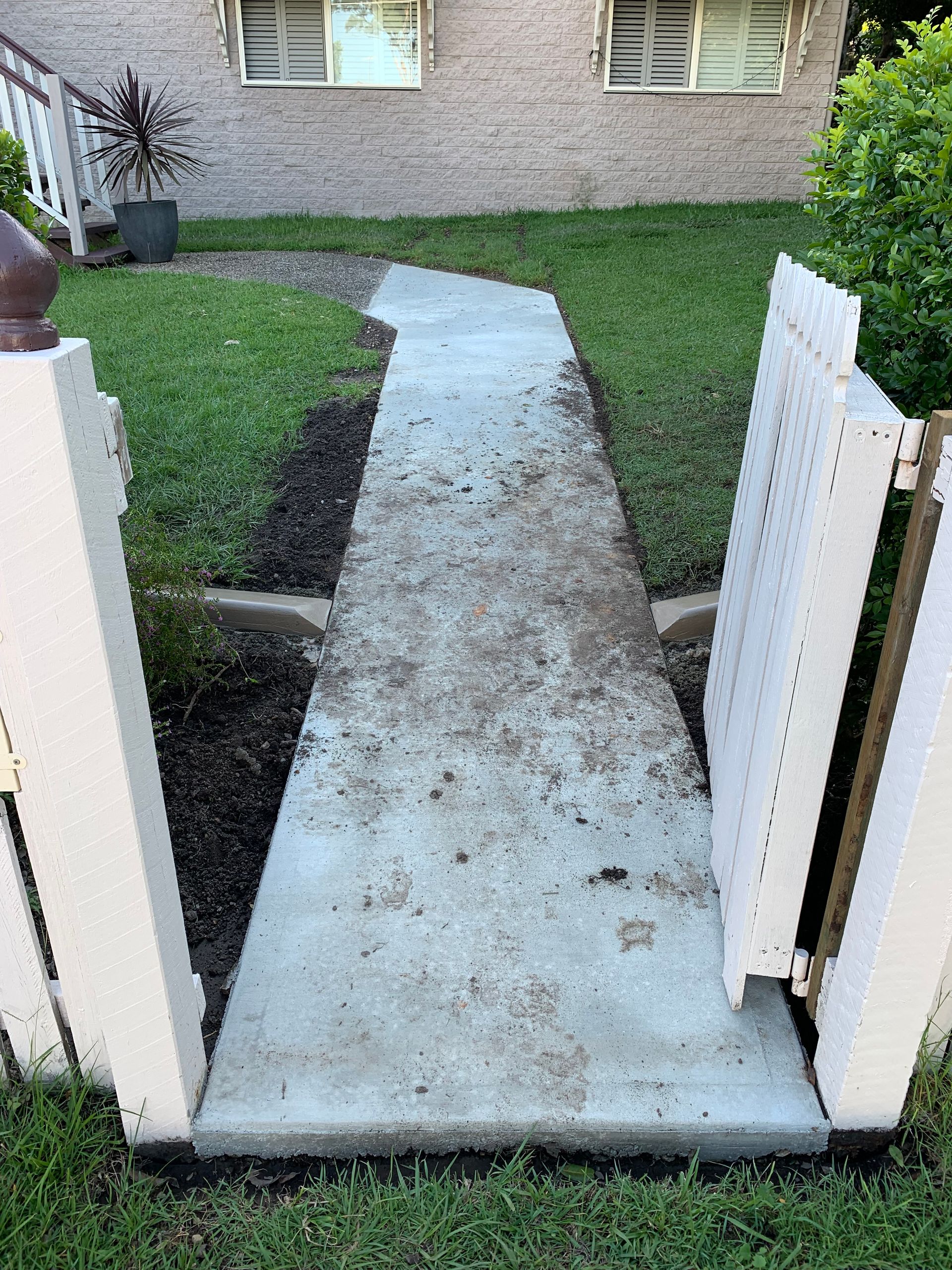 Concrete Garden Edging | Bayside, QLD | Kwik Kerb
