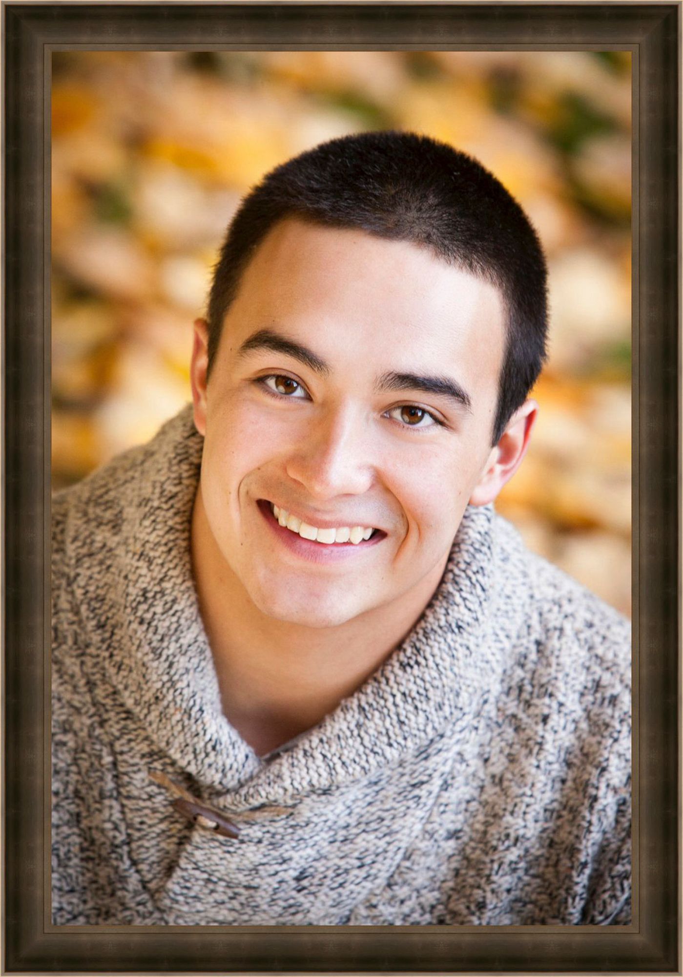 Get Professional Portraits of your Senior Today!