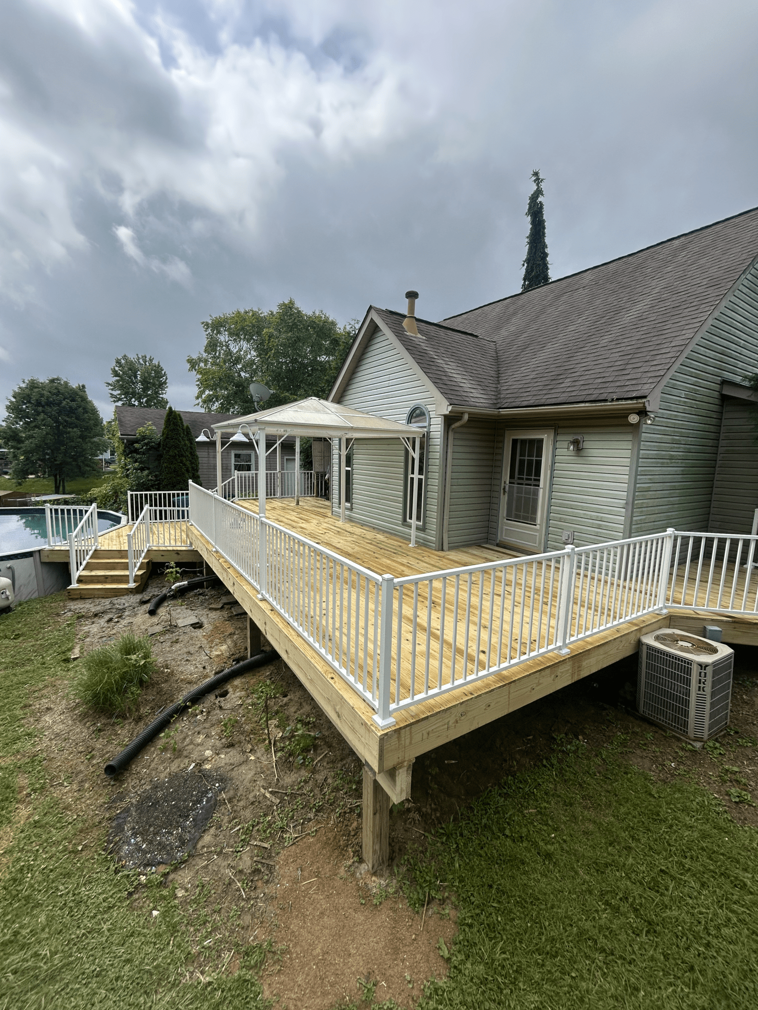 Custom Deck Builder in Oldham County & Louisville | Deck Heads