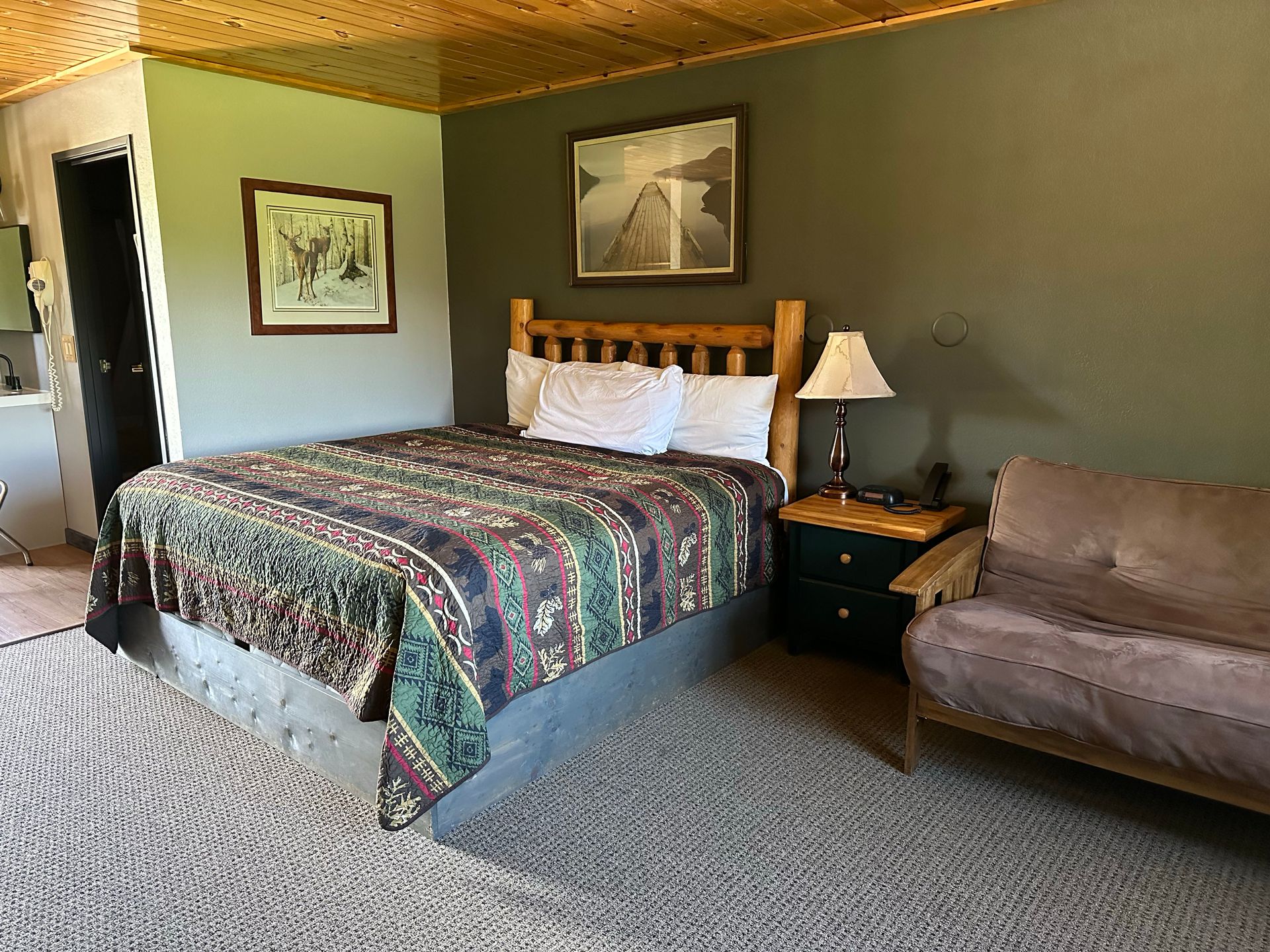 Timberwolf Inn Rooms